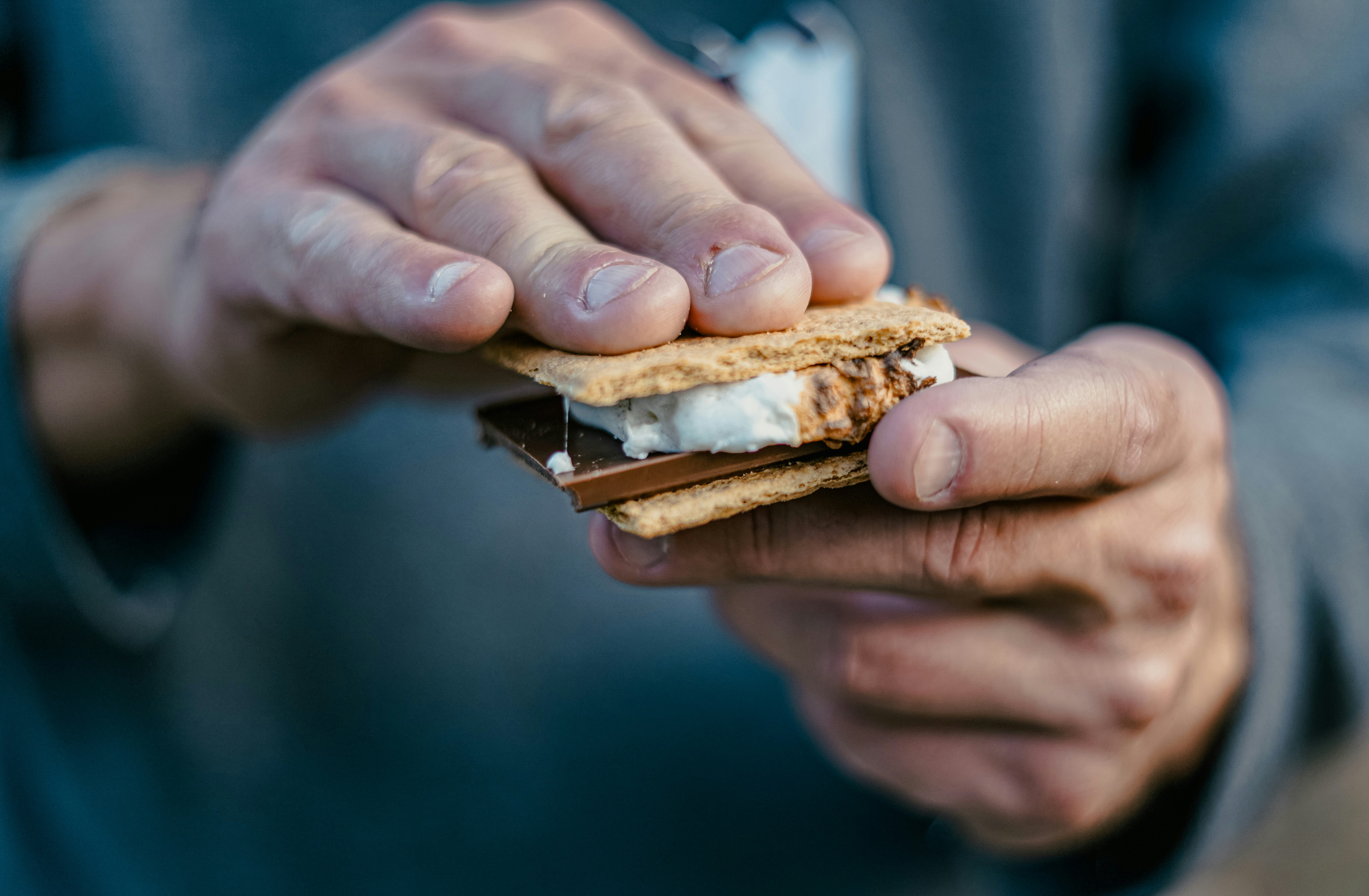 Crackers In Hand Pictures | Download Free Images on Unsplash