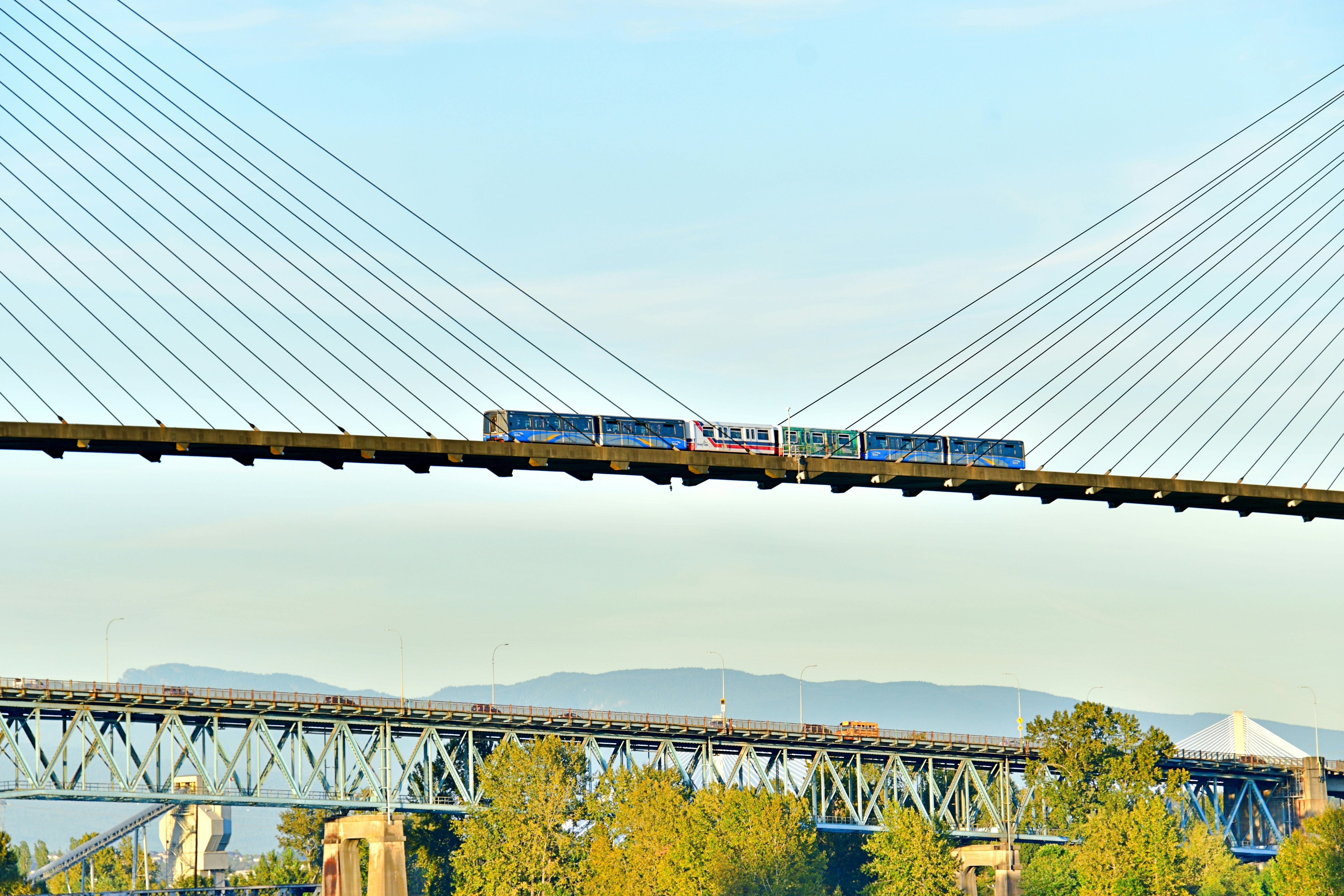 Pont de passage pour trains photo – Photo Gris Gratuite sur Unsplash