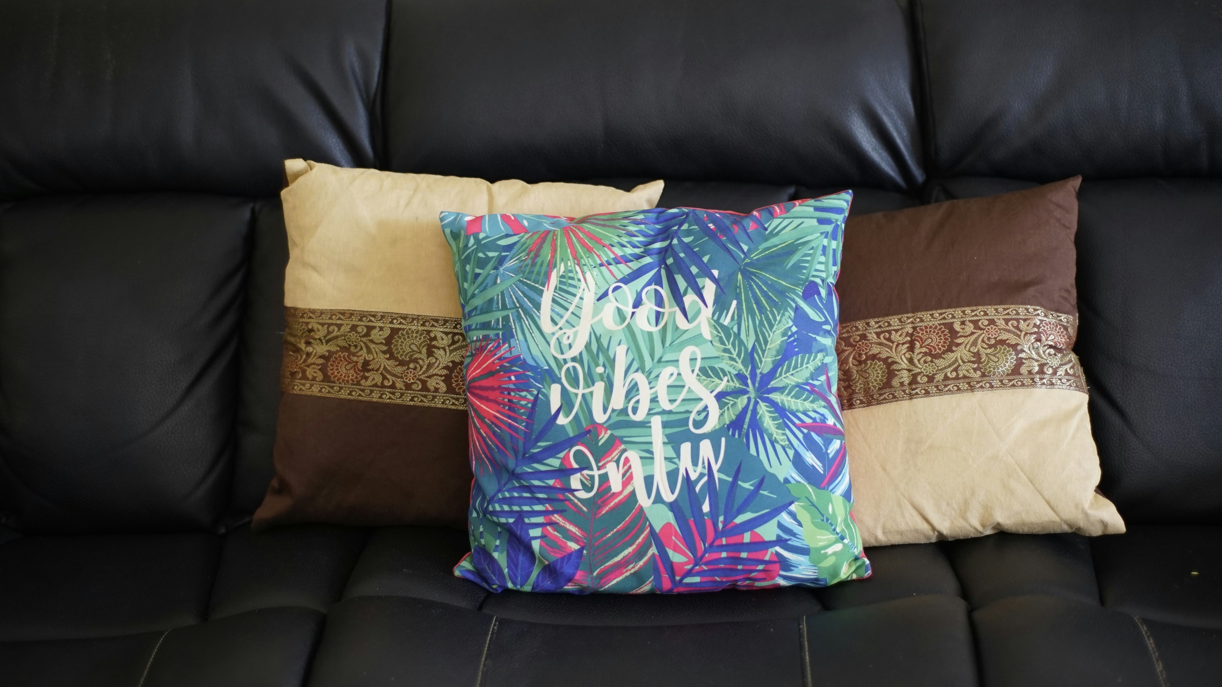 Three assorted-color throw pillows photo – Free Cushion Image on Unsplash