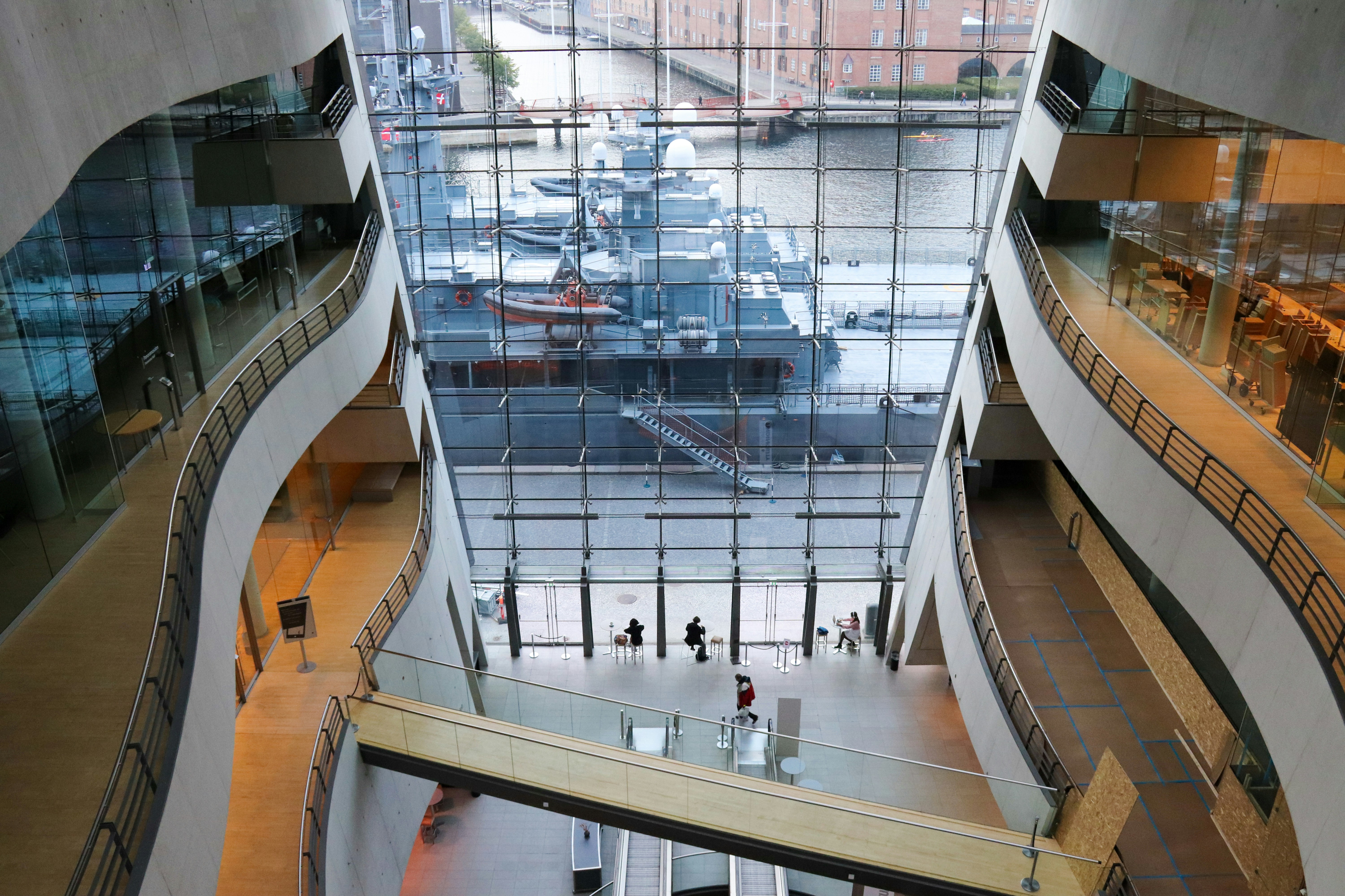 Harbor Through Glass: A Curved Atrium Framing the Waterfront