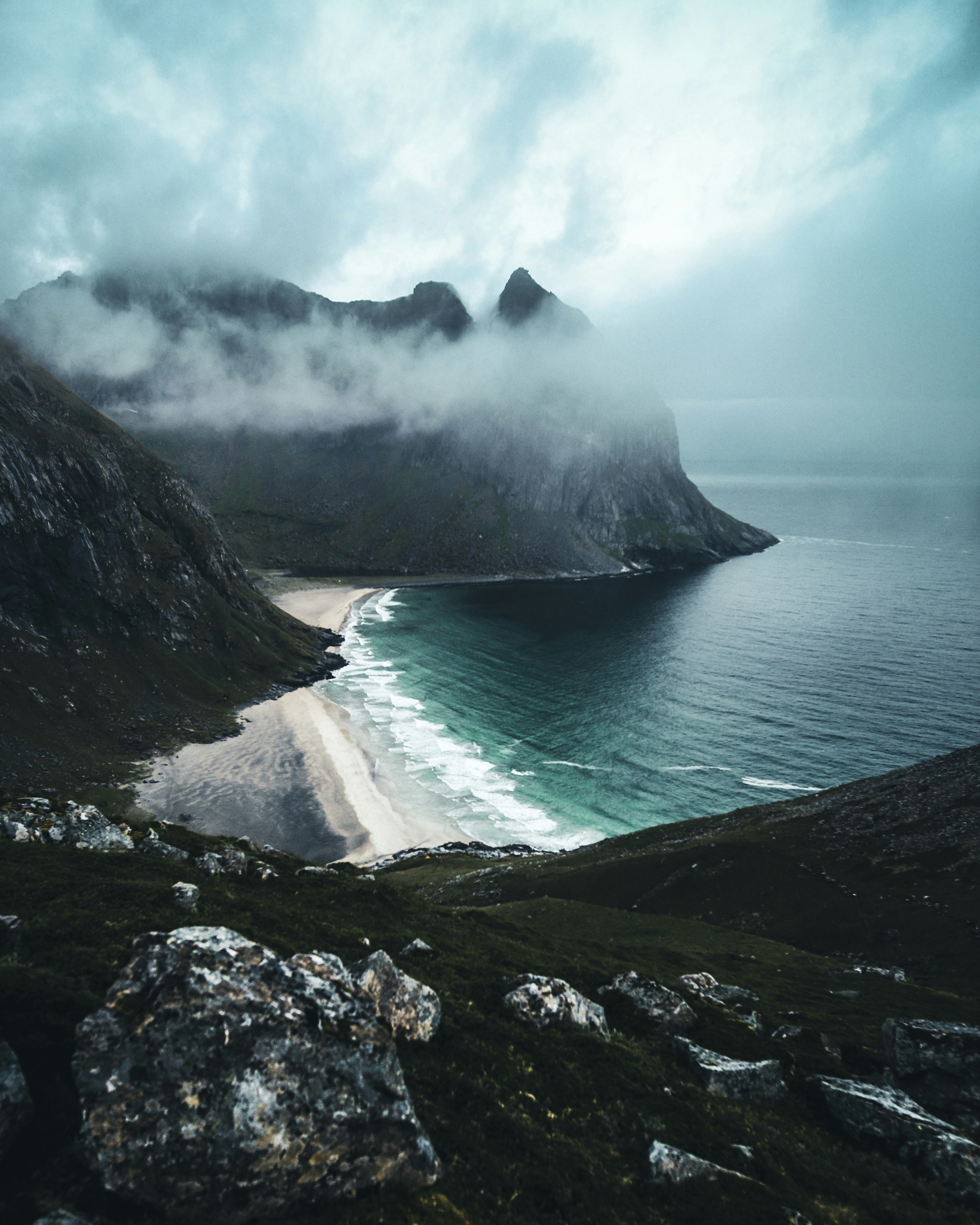body of water photo – Free Promontory Image on Unsplash