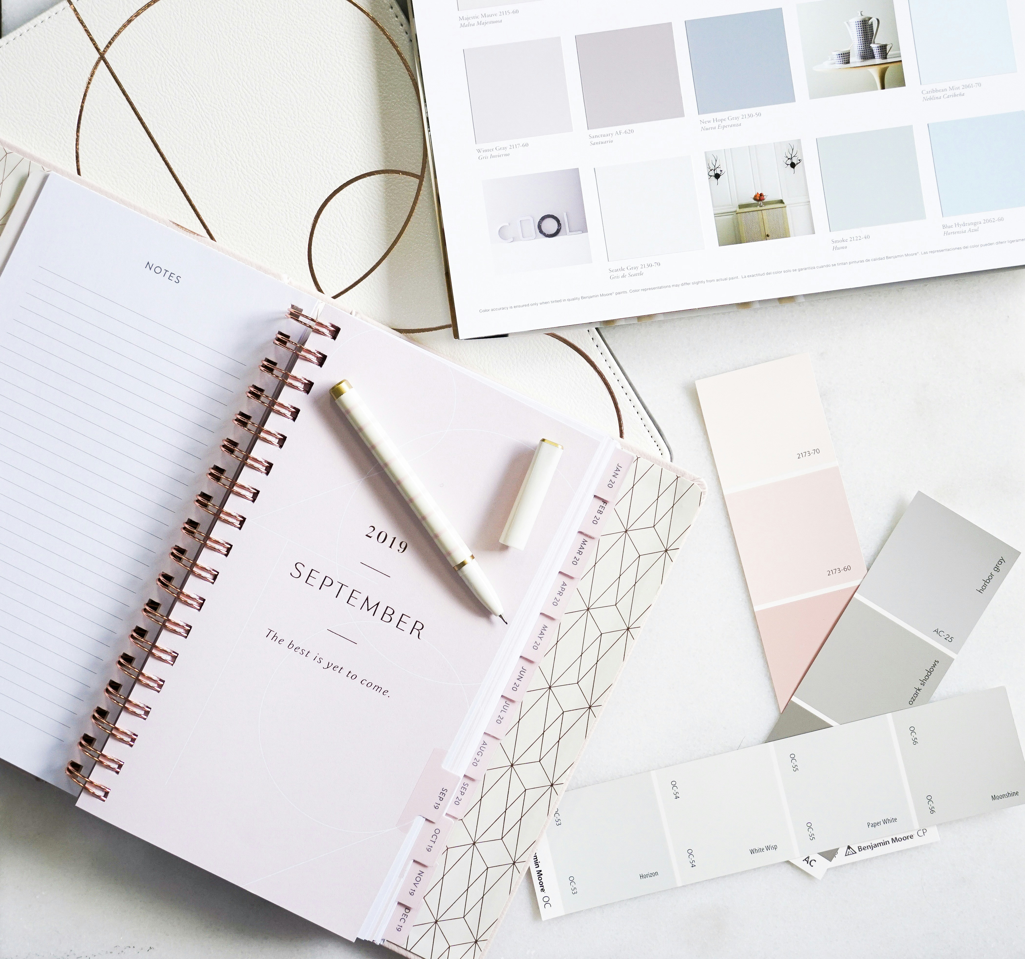 Pen on spring notebook on table photo – Free White Image on Unsplash