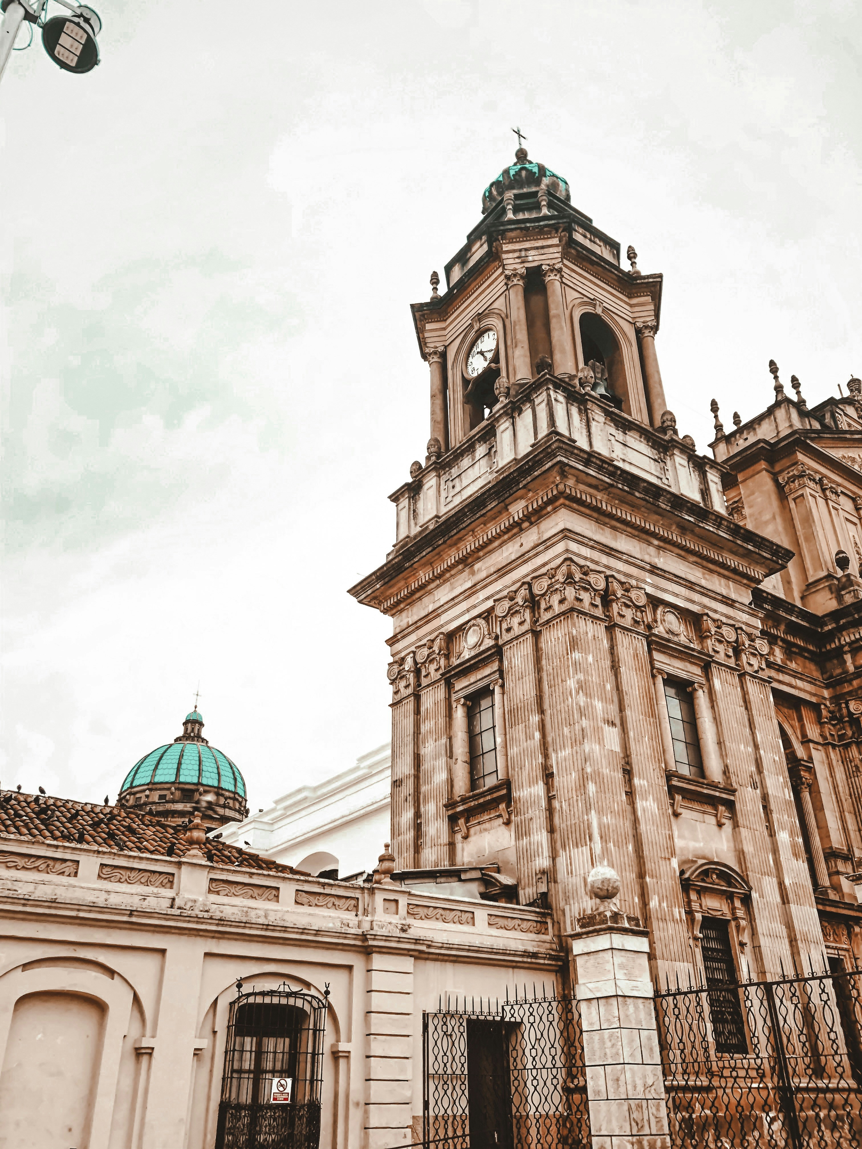 Brown castle photo – Free Arquitecture Image on Unsplash