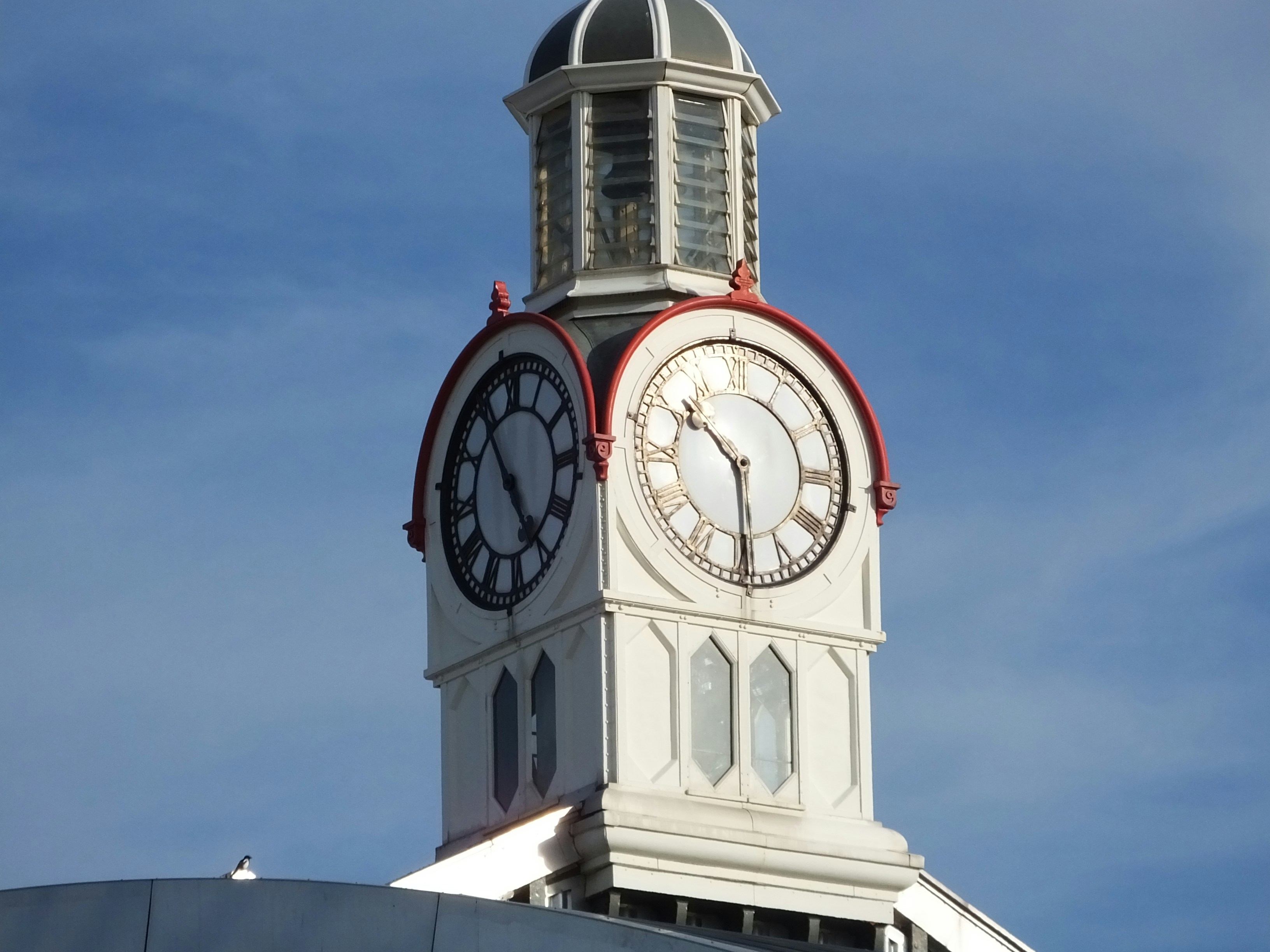 A large clock tower with a sky background photo – Free Building Image ...