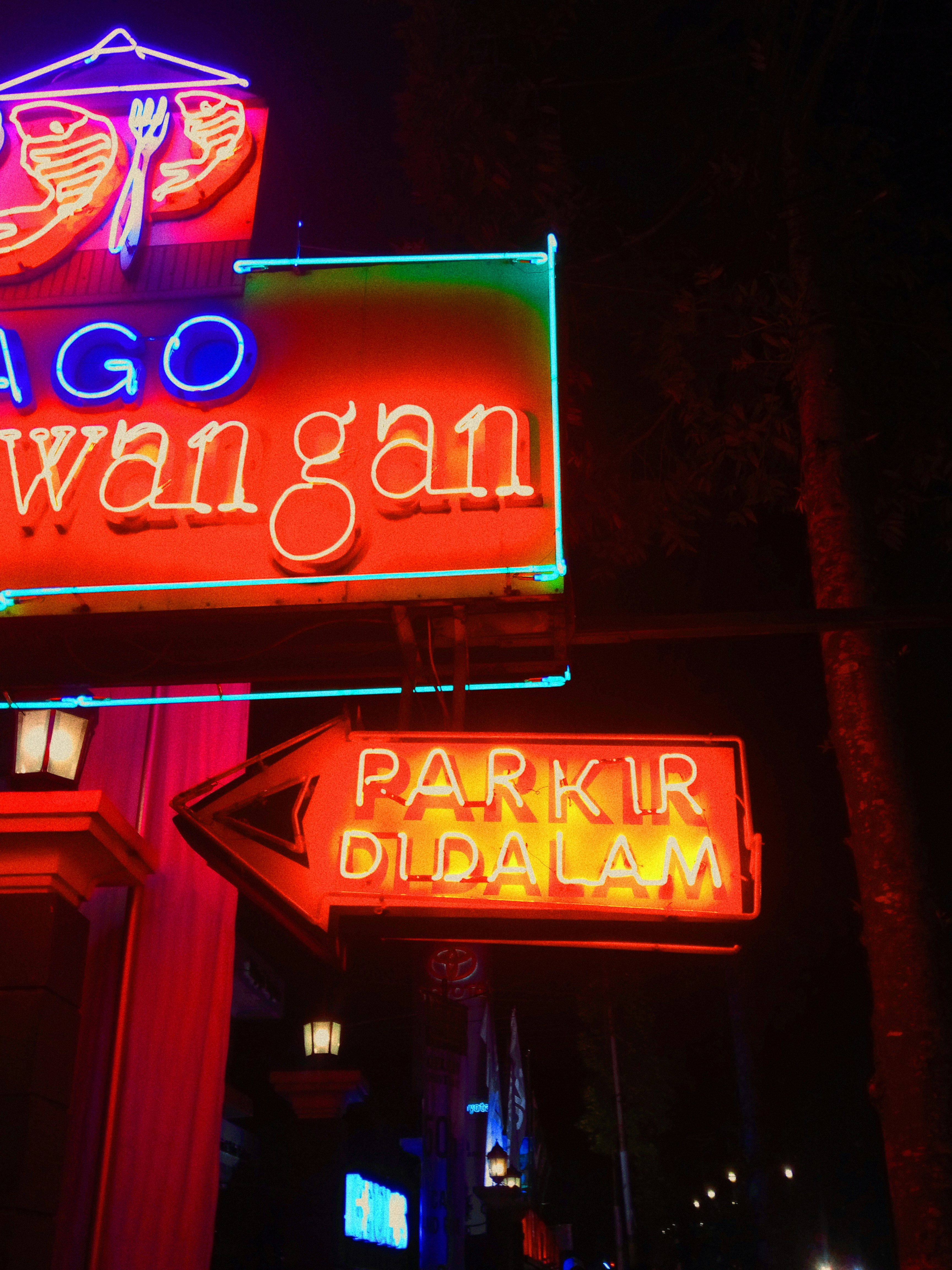 Parkir Di Dalam neon signage photo – Free Bandung Image on Unsplash