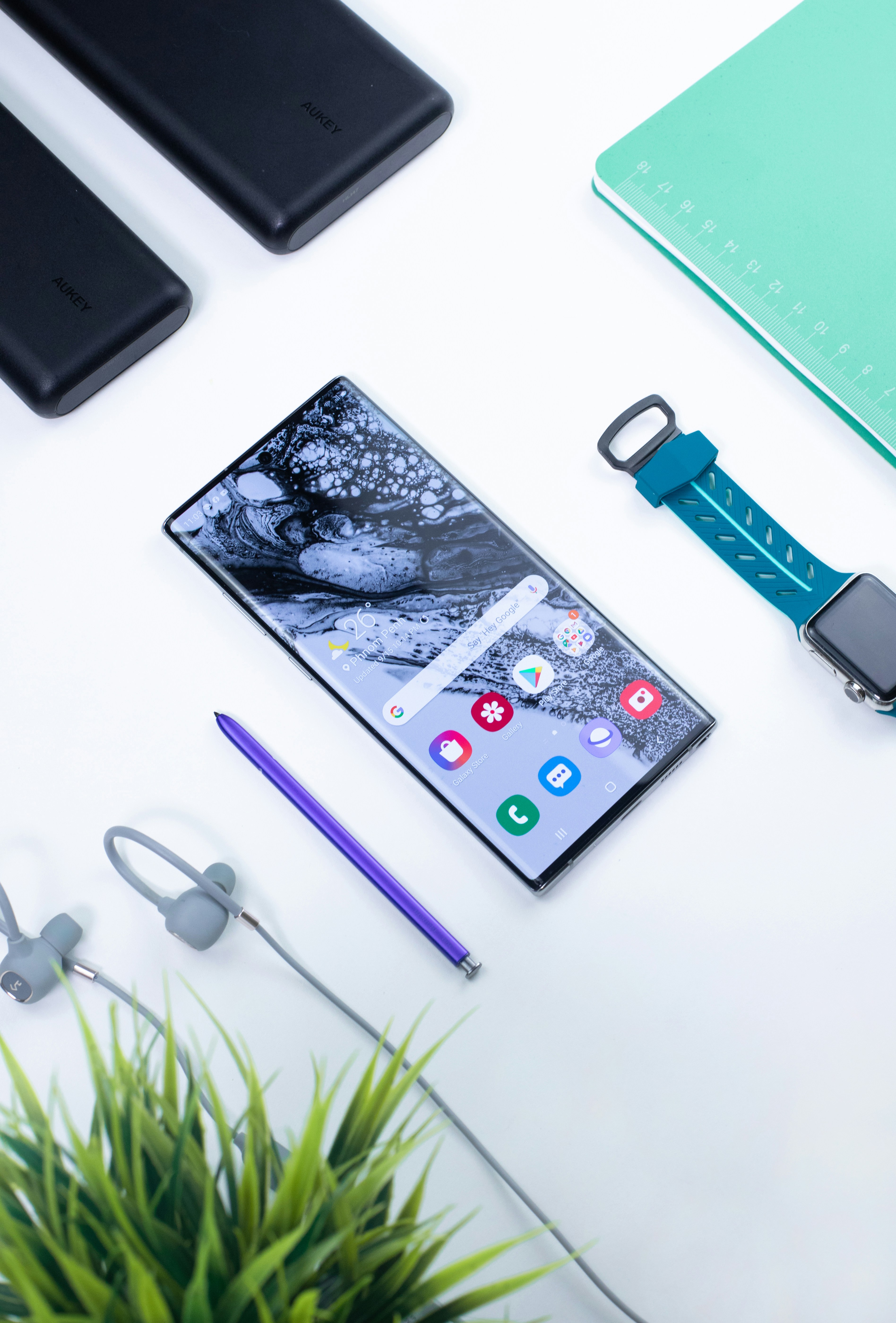 Android smartphone turned on beside smartwatch and pen photo – Free ...