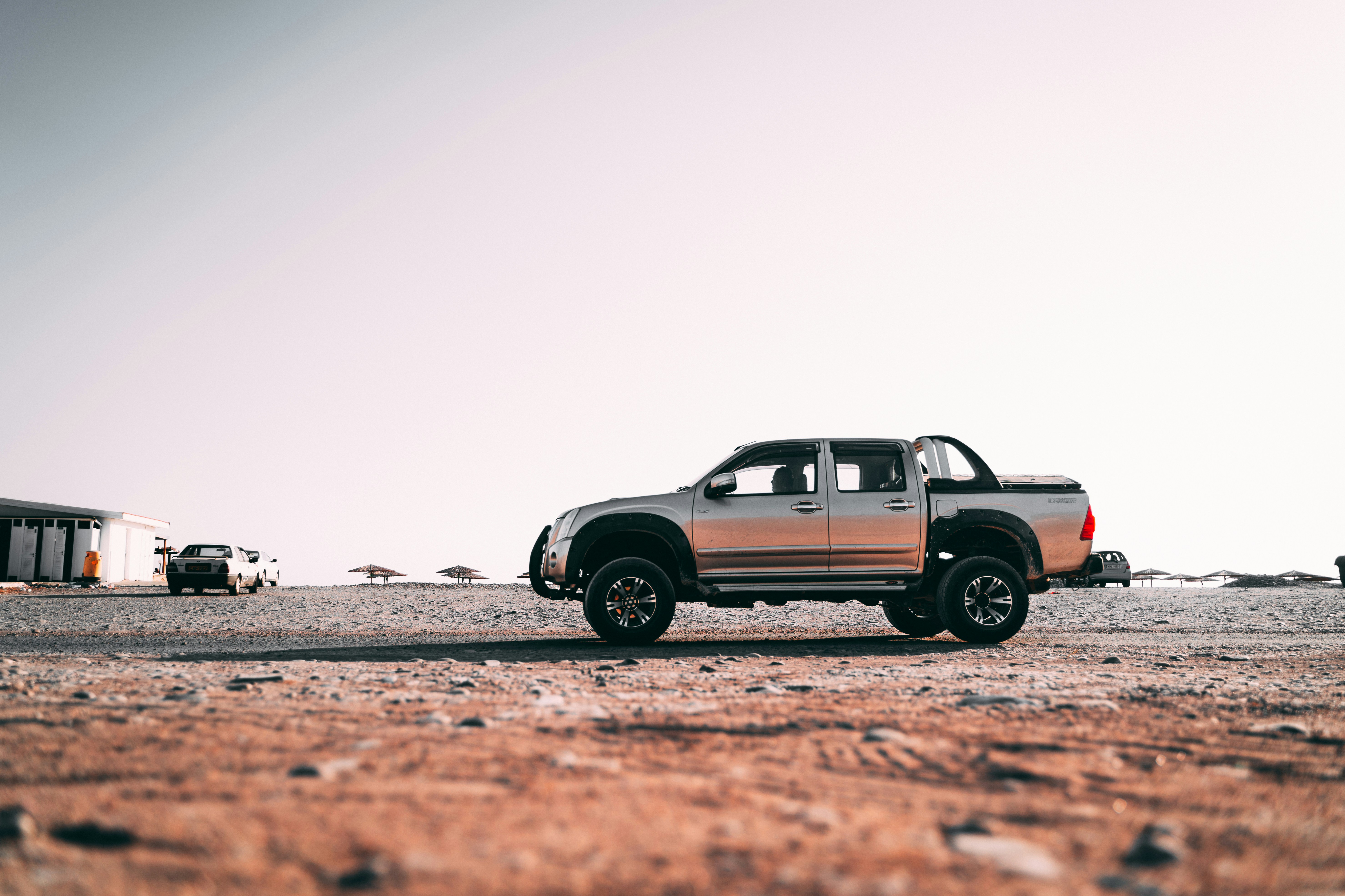 Silver crew cab pickup truck photo – Free Car Image on Unsplash
