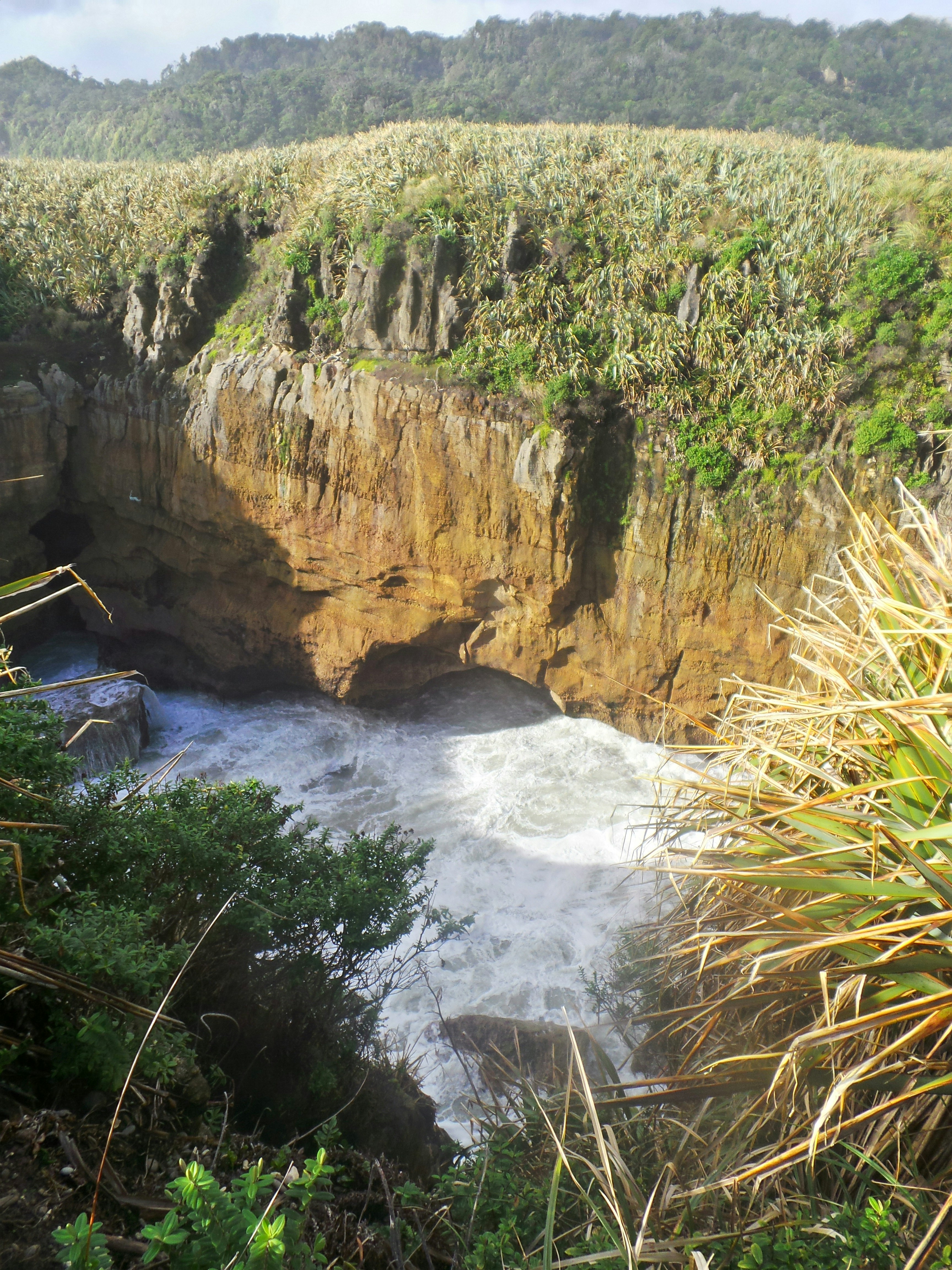 Body of water between mountains photo – Free Nature Image on Unsplash