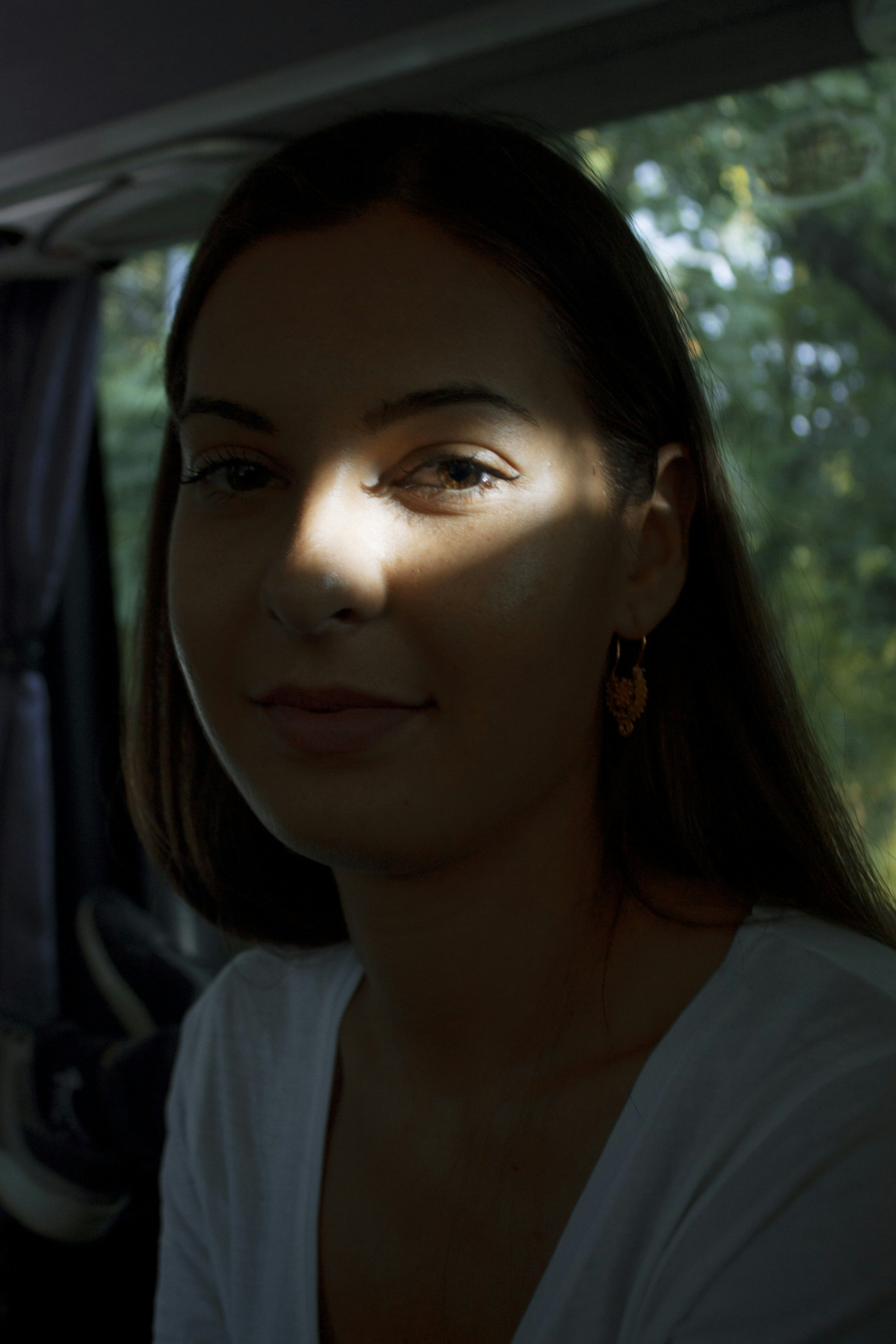 Windowlight Portrait: Soft Shadow Play on a Quiet Smile