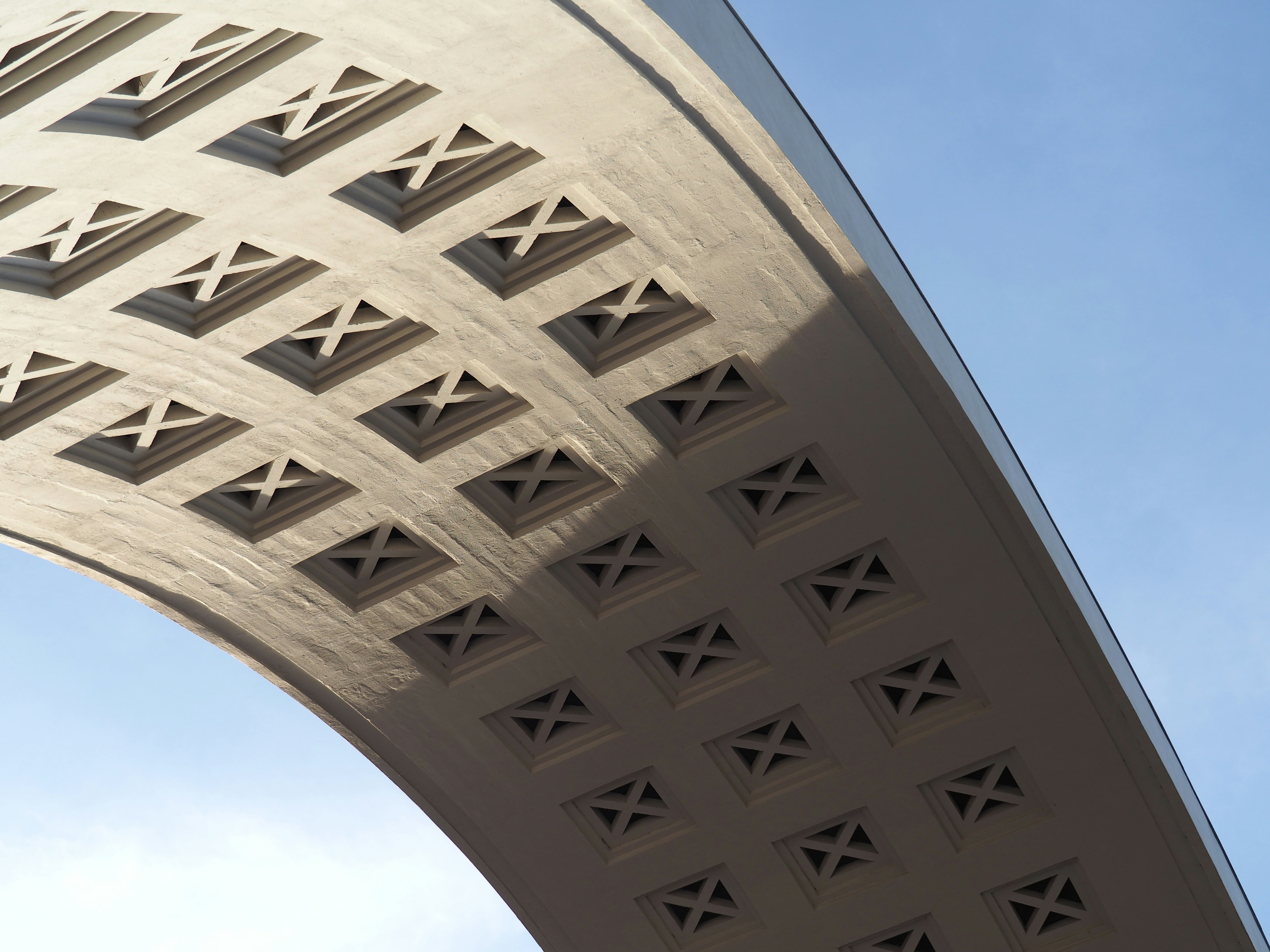 X-Lattice Archway: Repeated Geometry Under a Curved Span