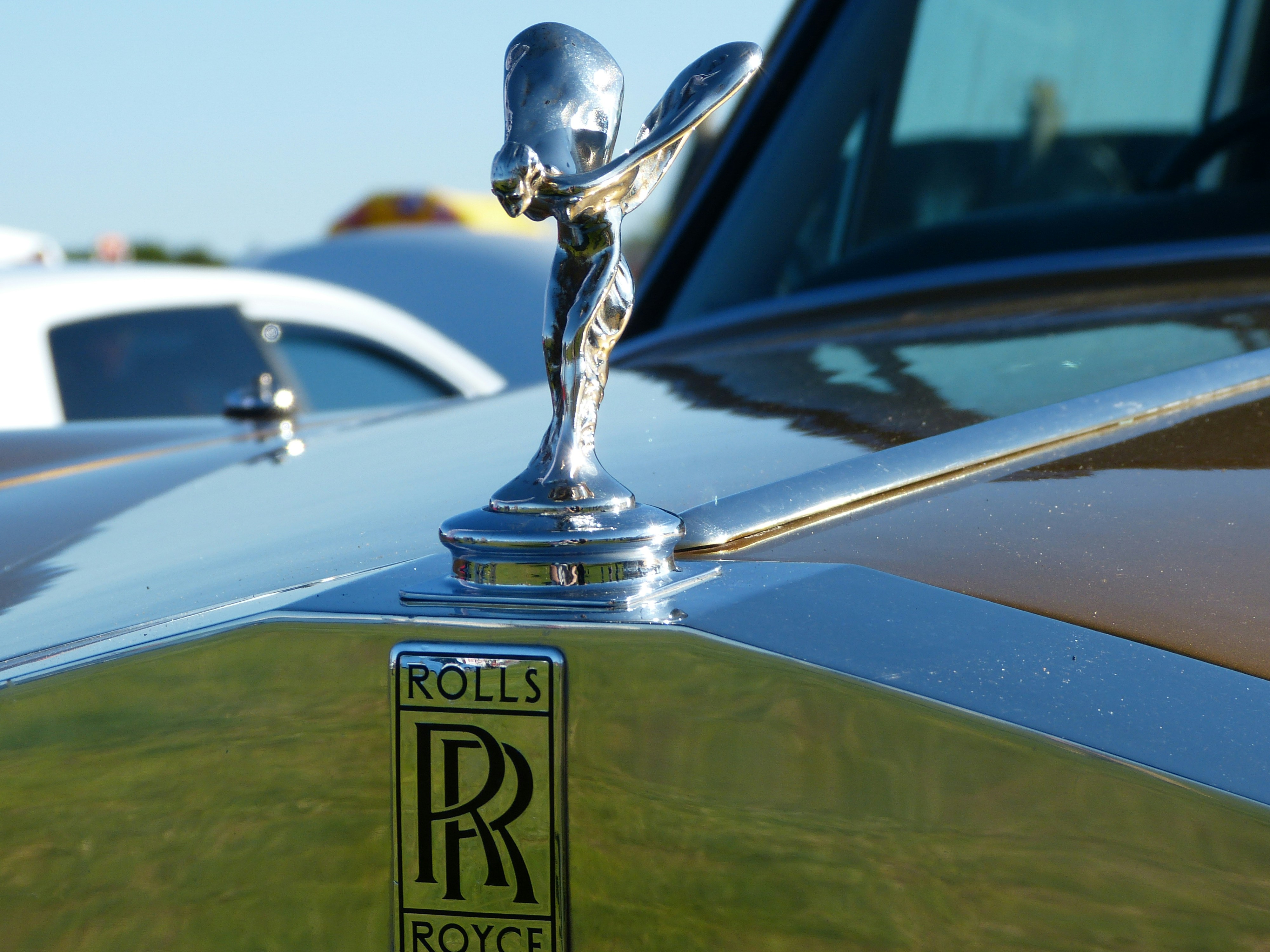 Rolls-Royce Hood Ornament: Chrome Reflection Across Classic Car Hood