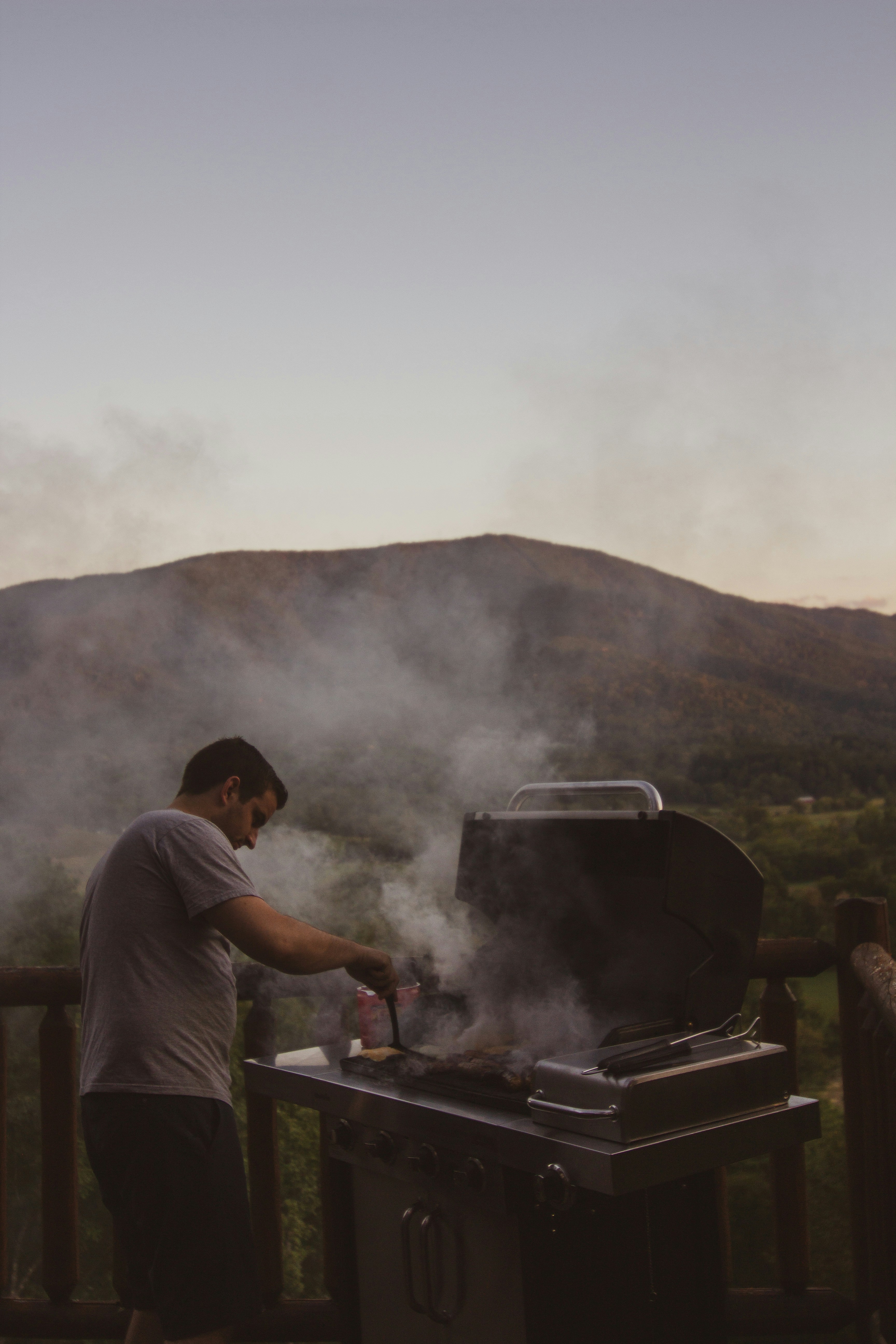 50,000+ Man Cooking Pictures | Download Free Images on Unsplash