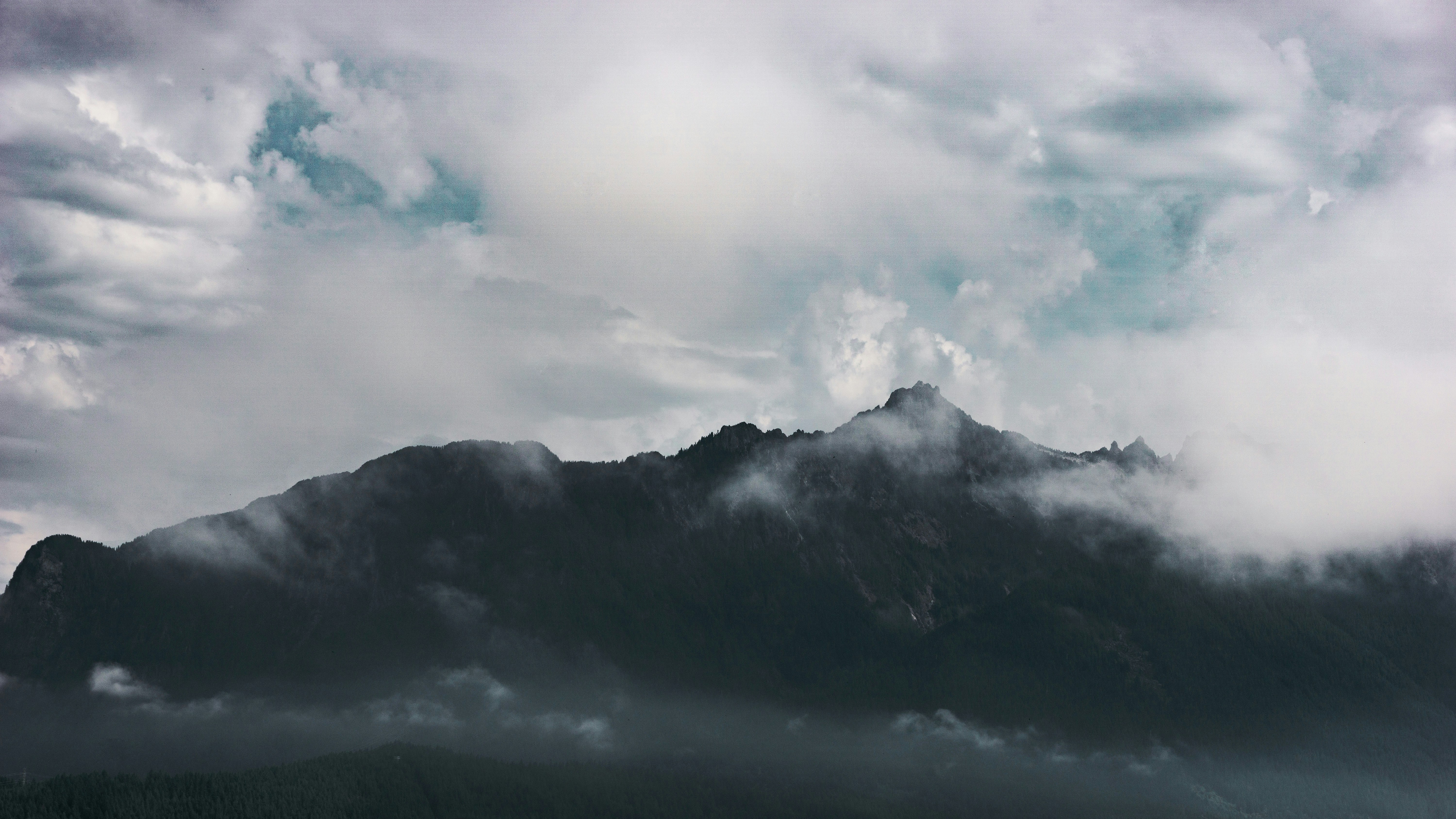 Cloud-Kissed PeaksFrantzou Fleurine