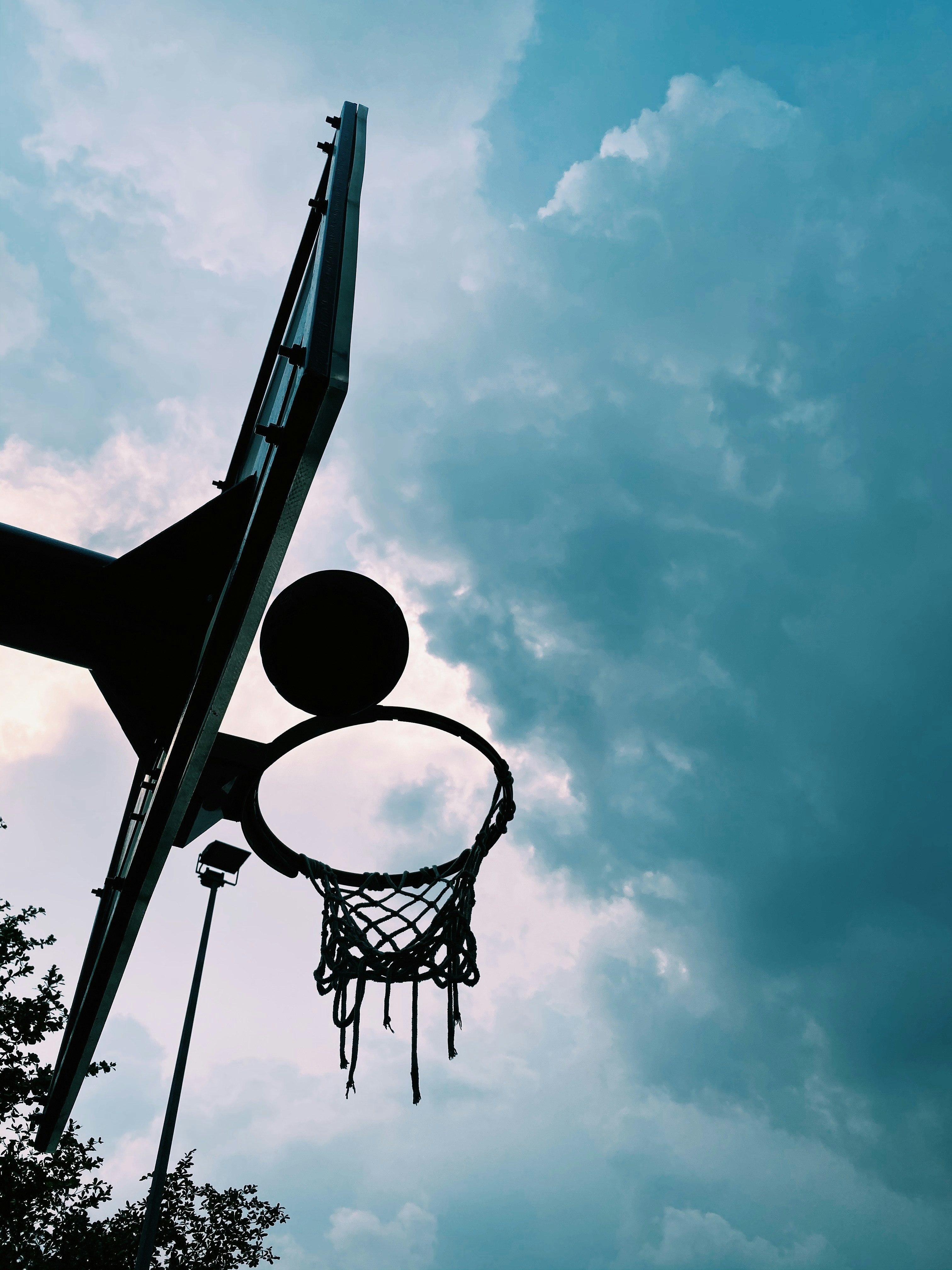 Gray basketball hoop photo – Free Blue Image on Unsplash