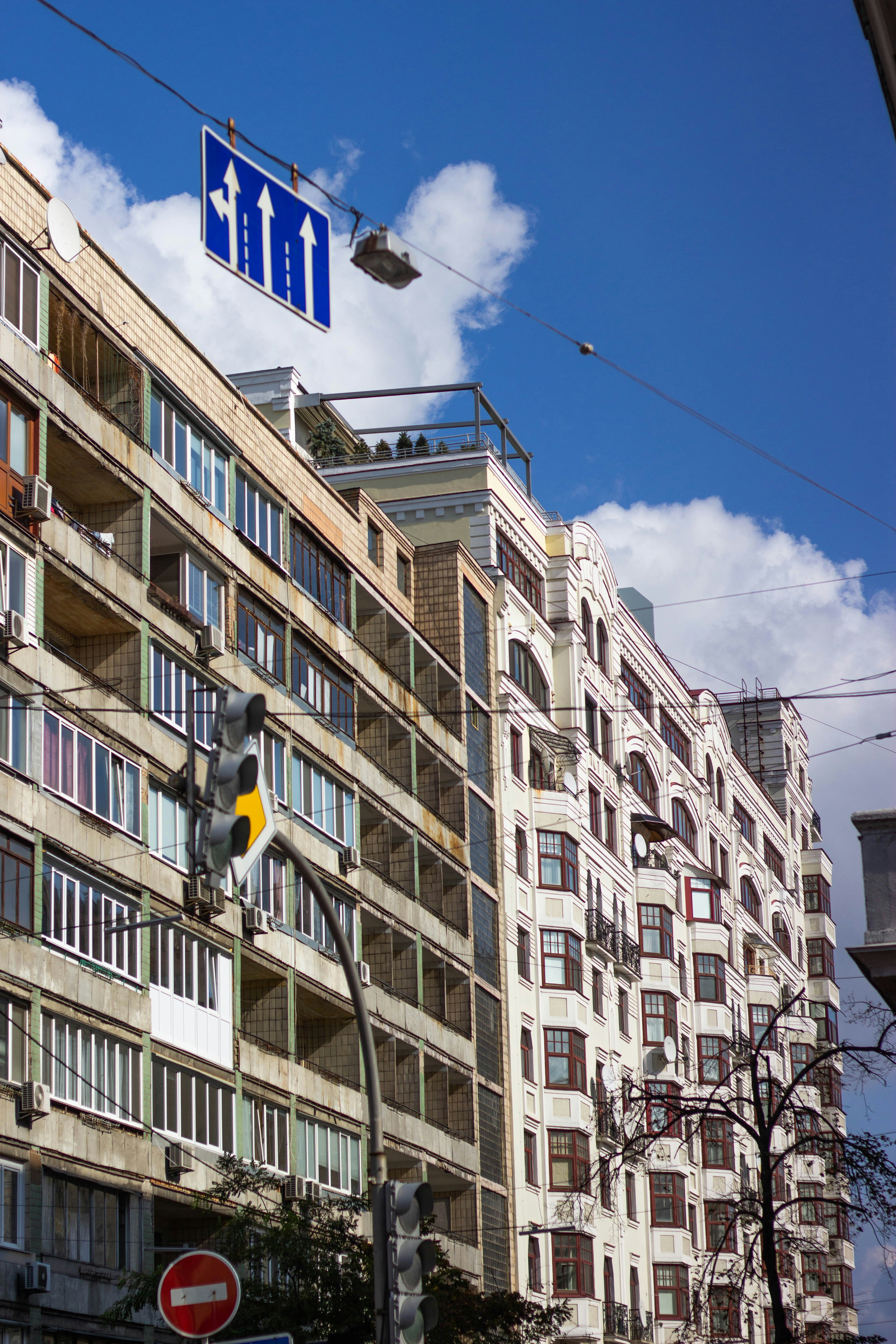 Urban Facade Confluence: A Vertical Slice Through City Living