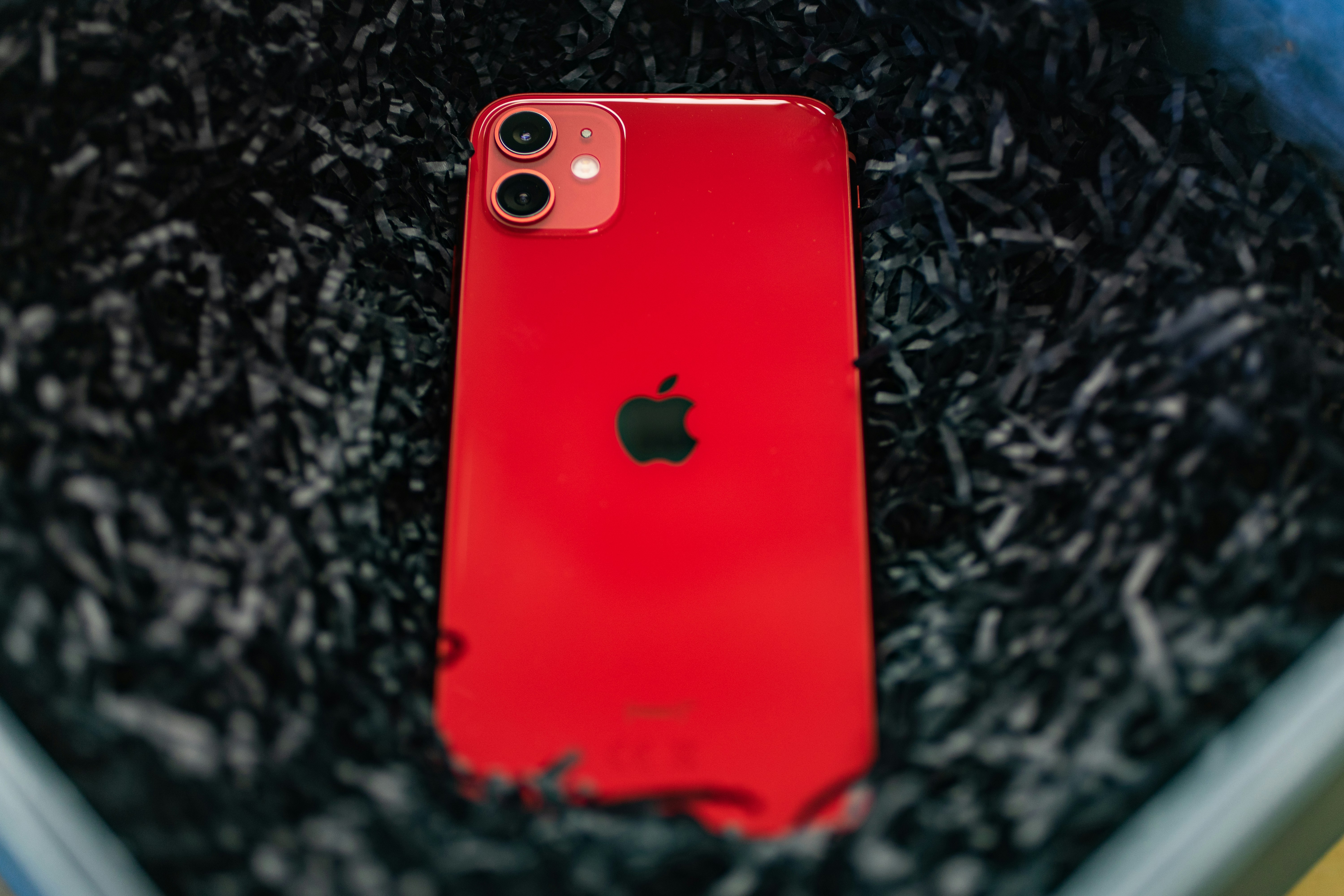 PRODUCT RED iPhone 11 photo – Free Red Image on Unsplash