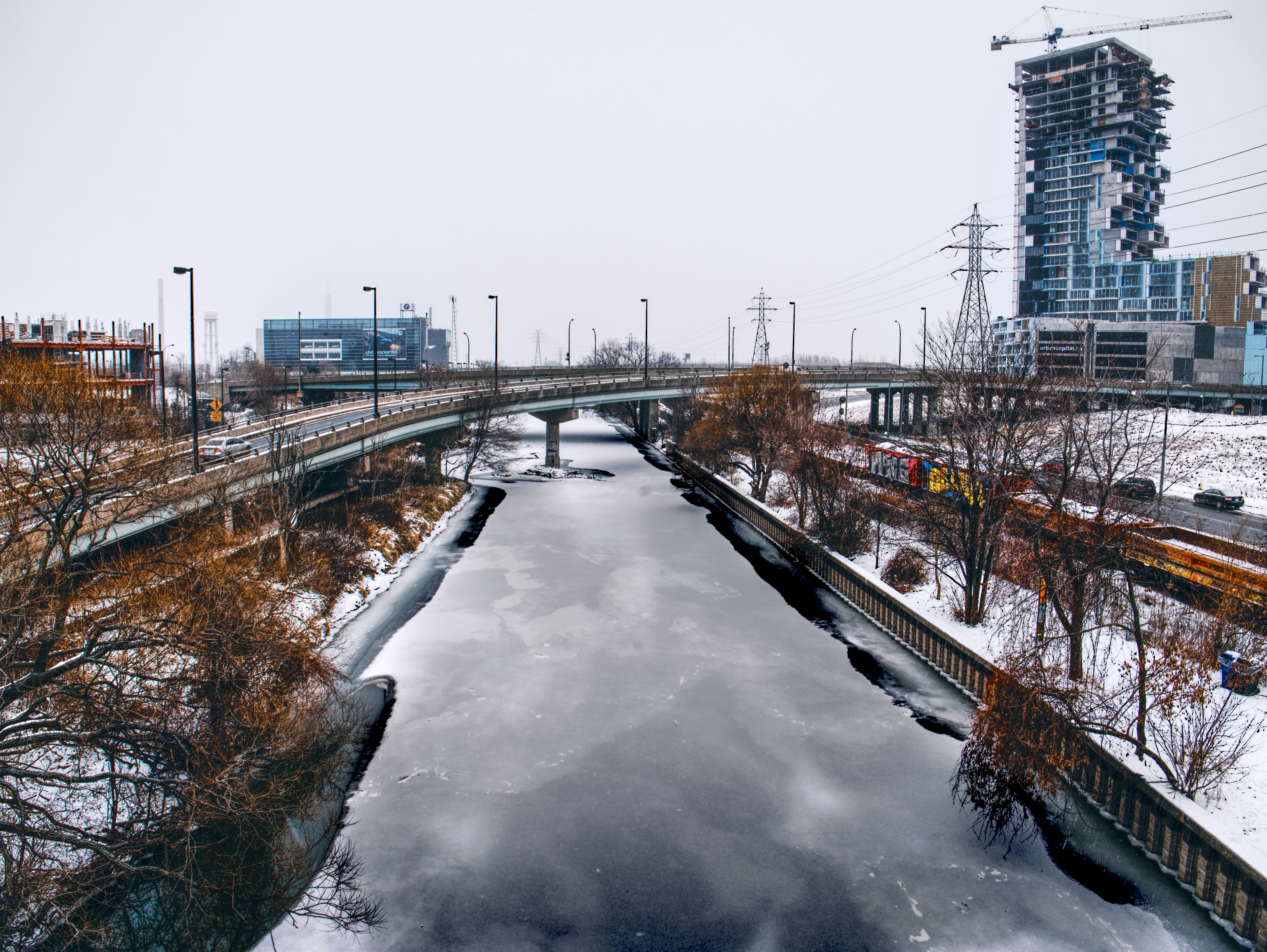 A river running through a city surrounded by tall buildings photo ...