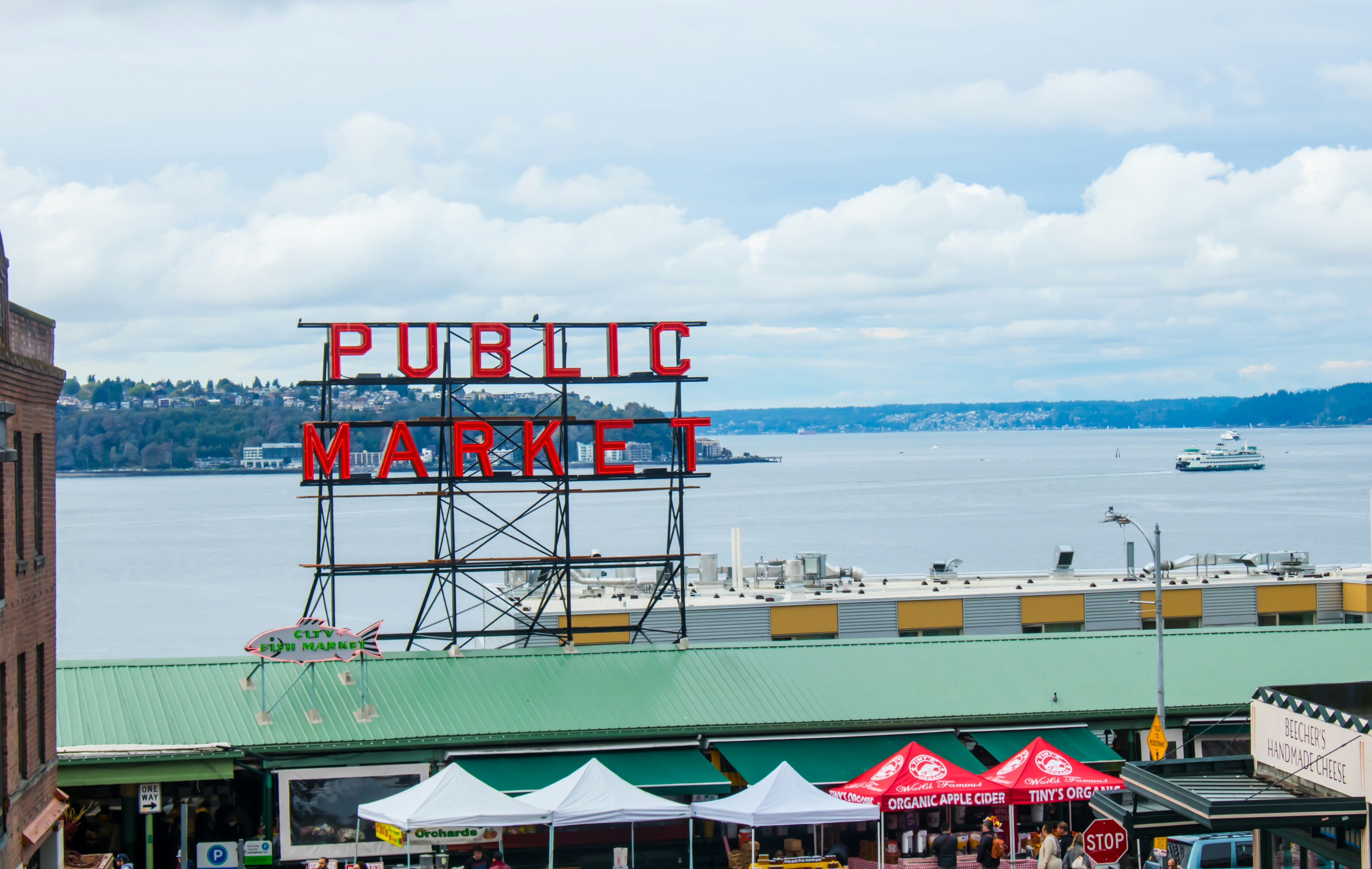 Red Public Market signage photo – Free Pike place market Image on Unsplash