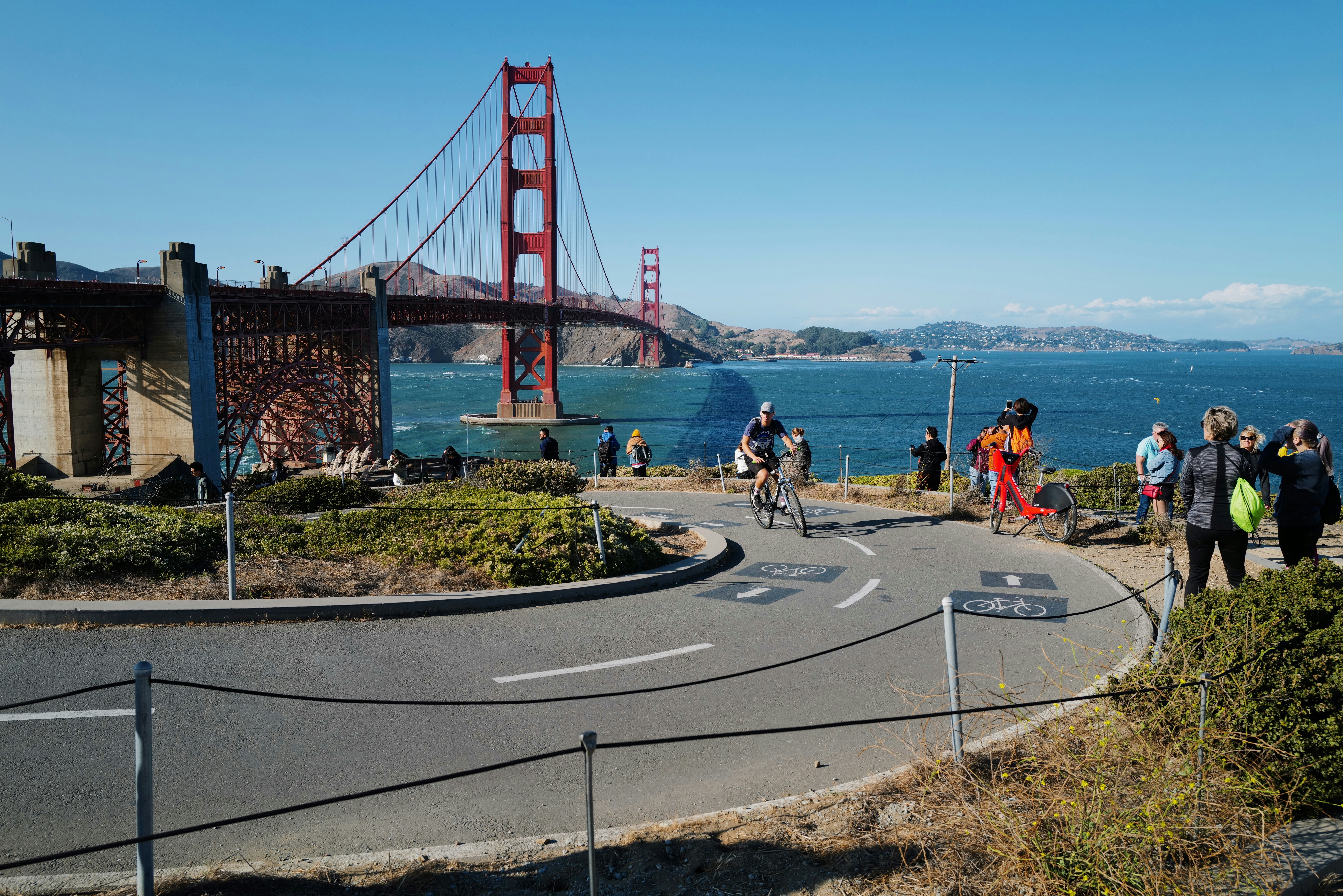 Golden Gate Vista: Cyclists and Visitors Along a Bayfront Path