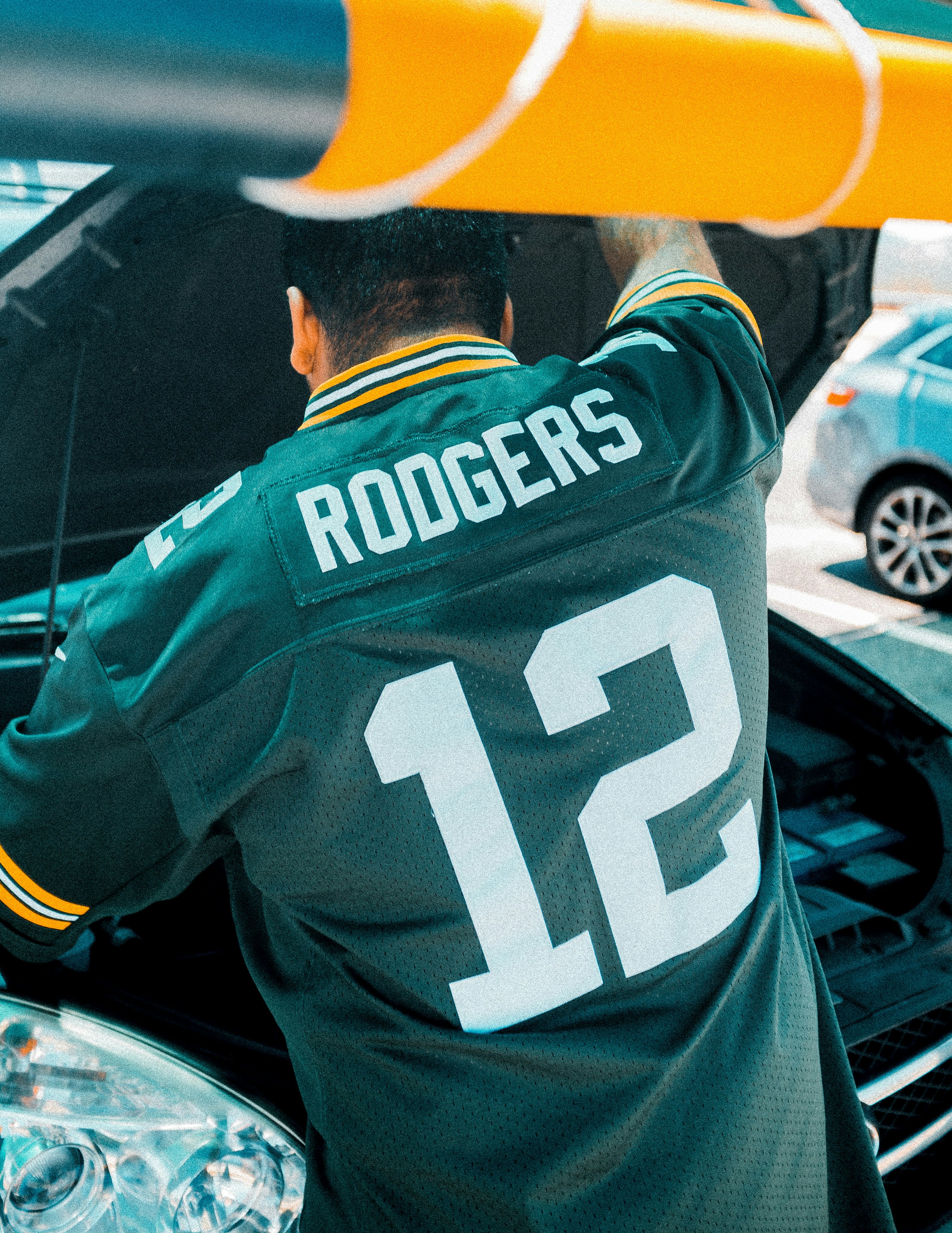 Rookie’s Confidence: Rodgers Jersey Tilt Under Car Roof