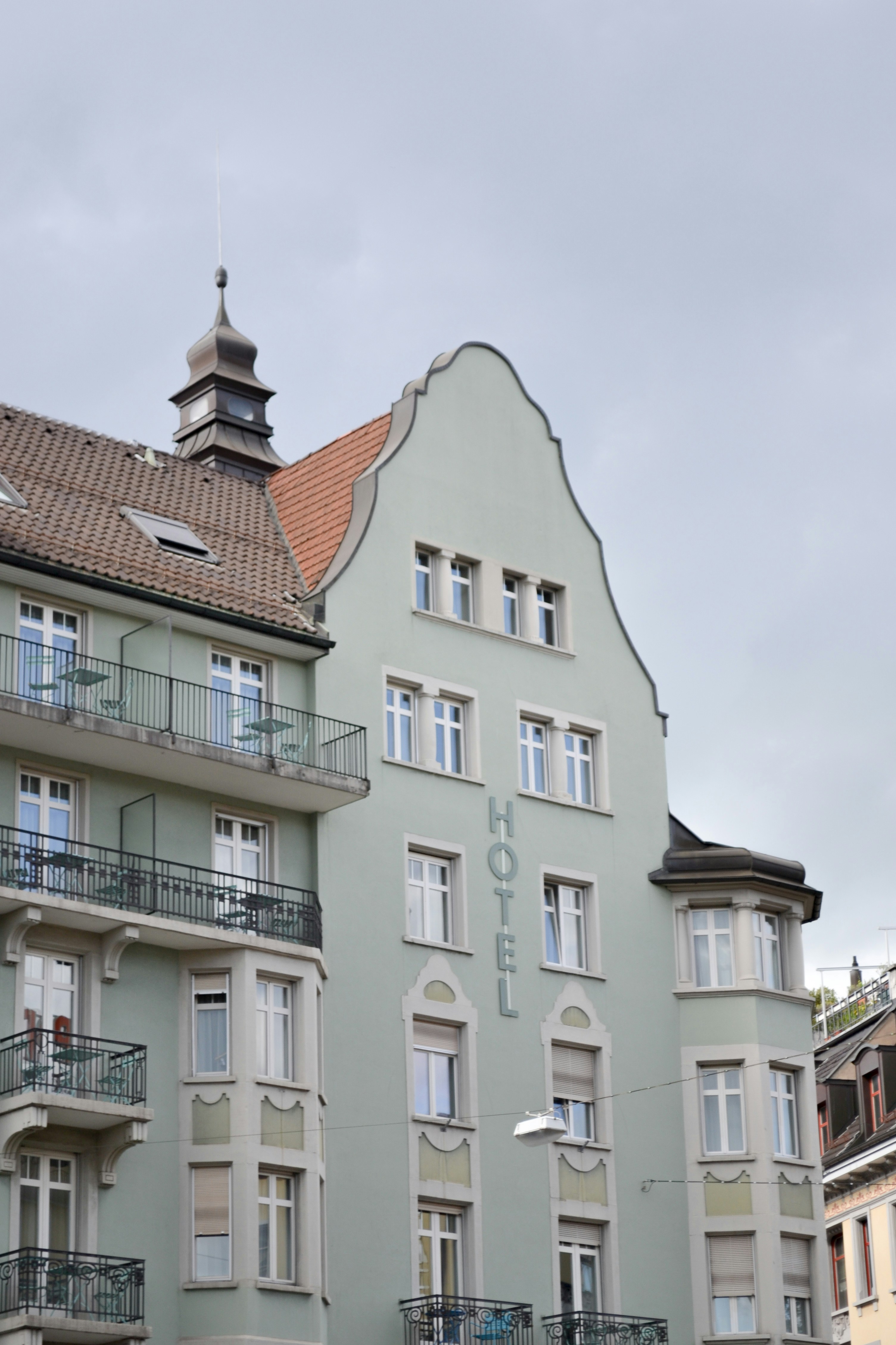Gray Hotel concrete building photo – Free Lucerne Image on Unsplash