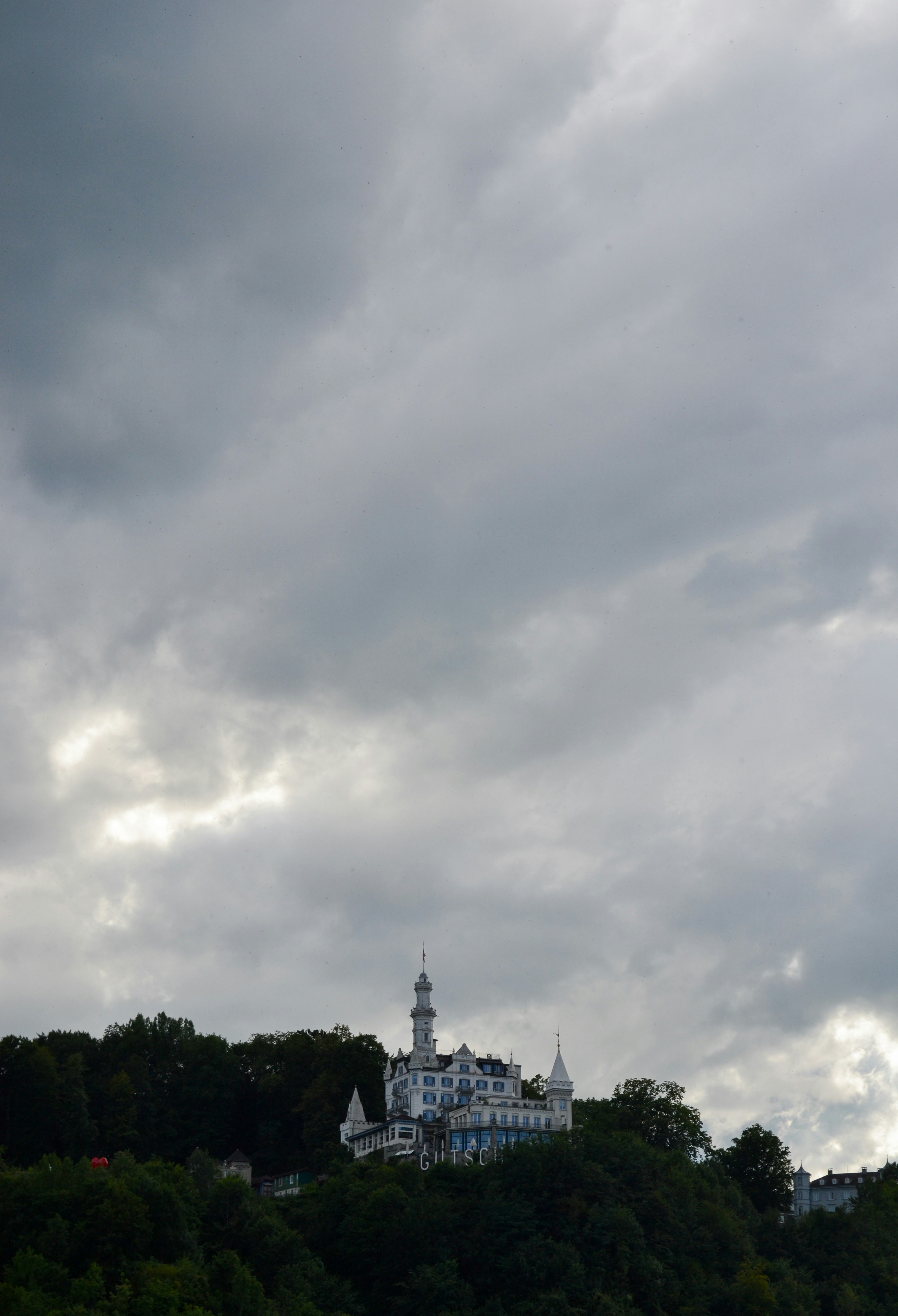 White cement castle photo – Free Grey Image on Unsplash