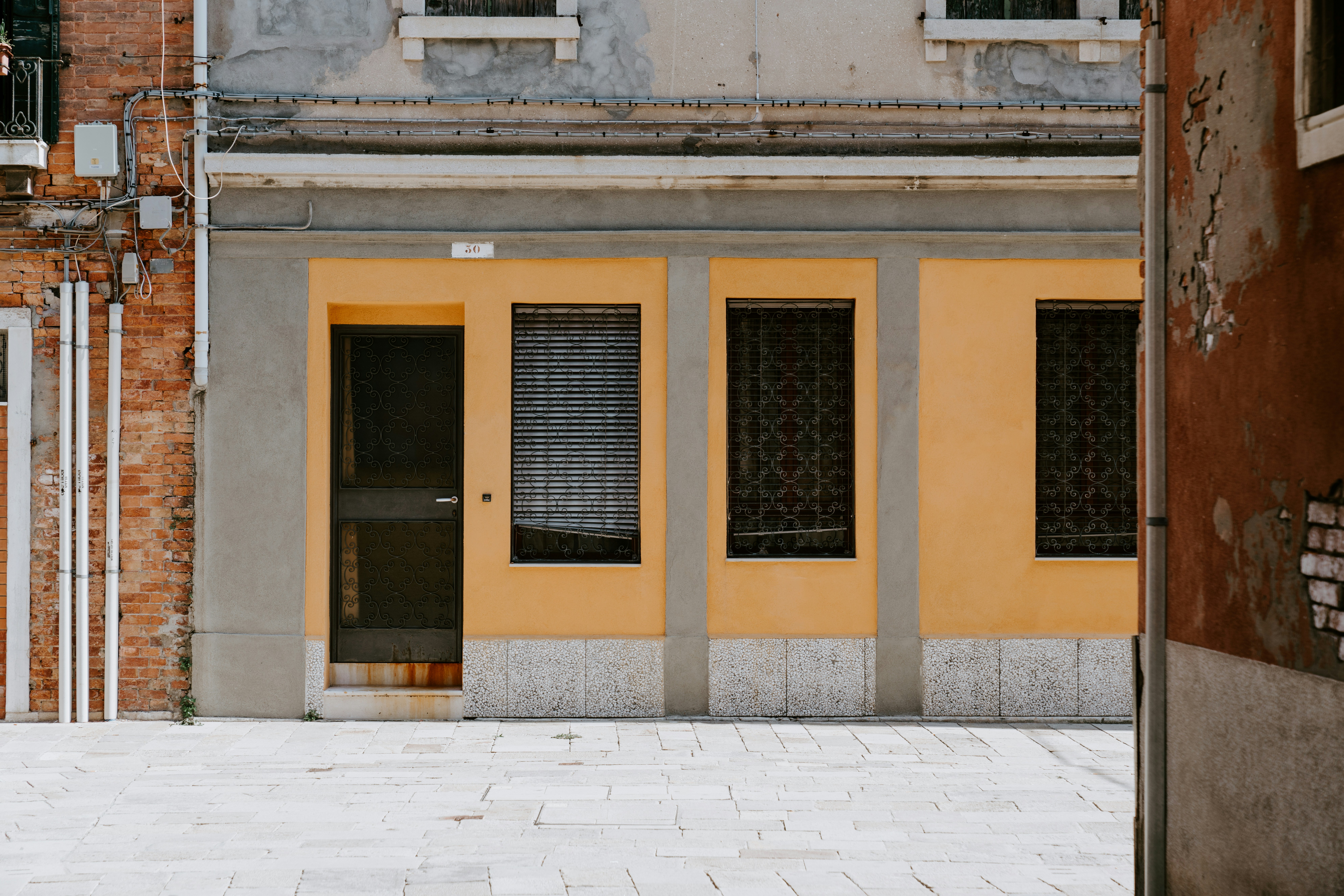 Gray metal screen door photo – Free Yellow Image on Unsplash