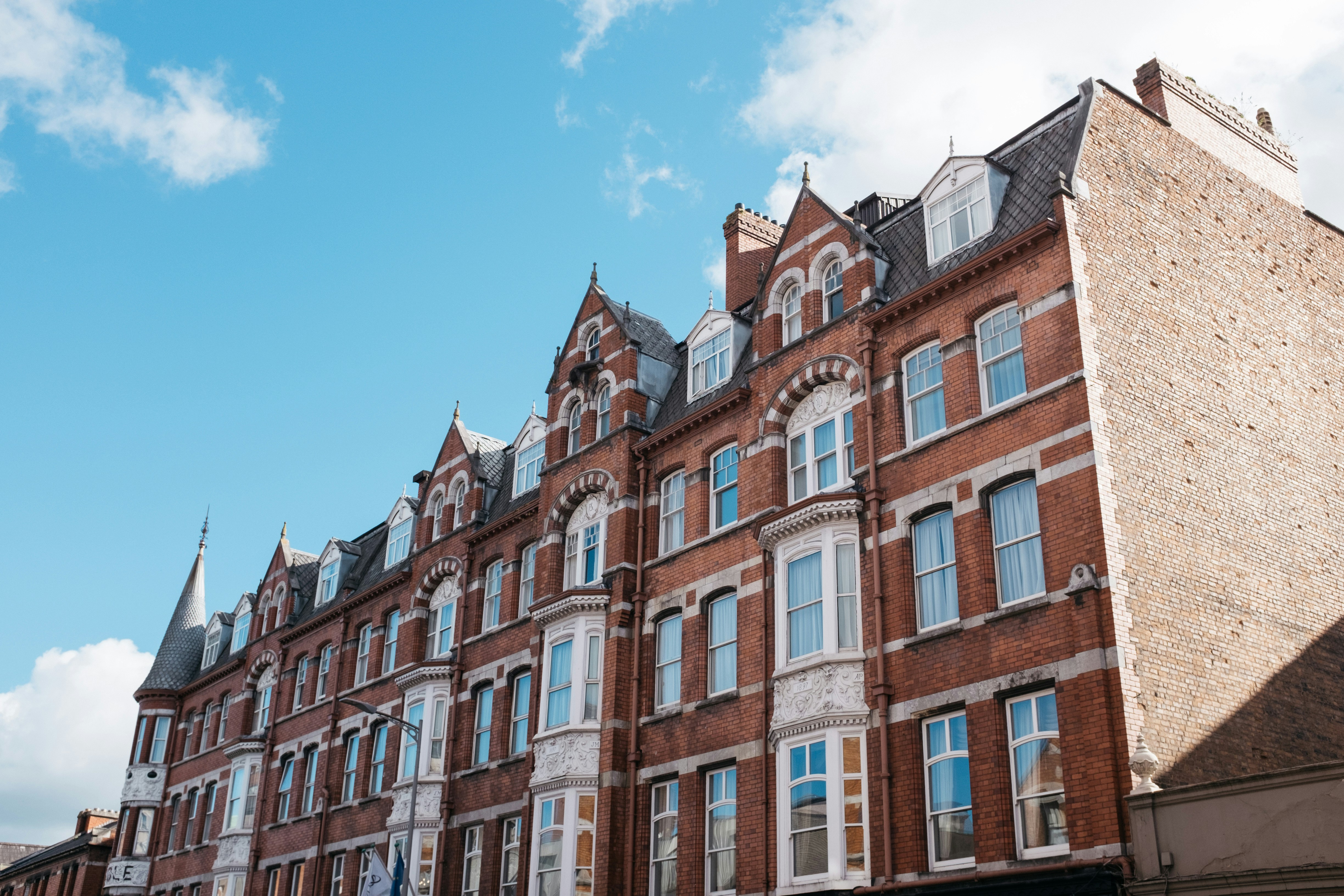 Brown concrete mid-rise building photo – Free Building Image on Unsplash