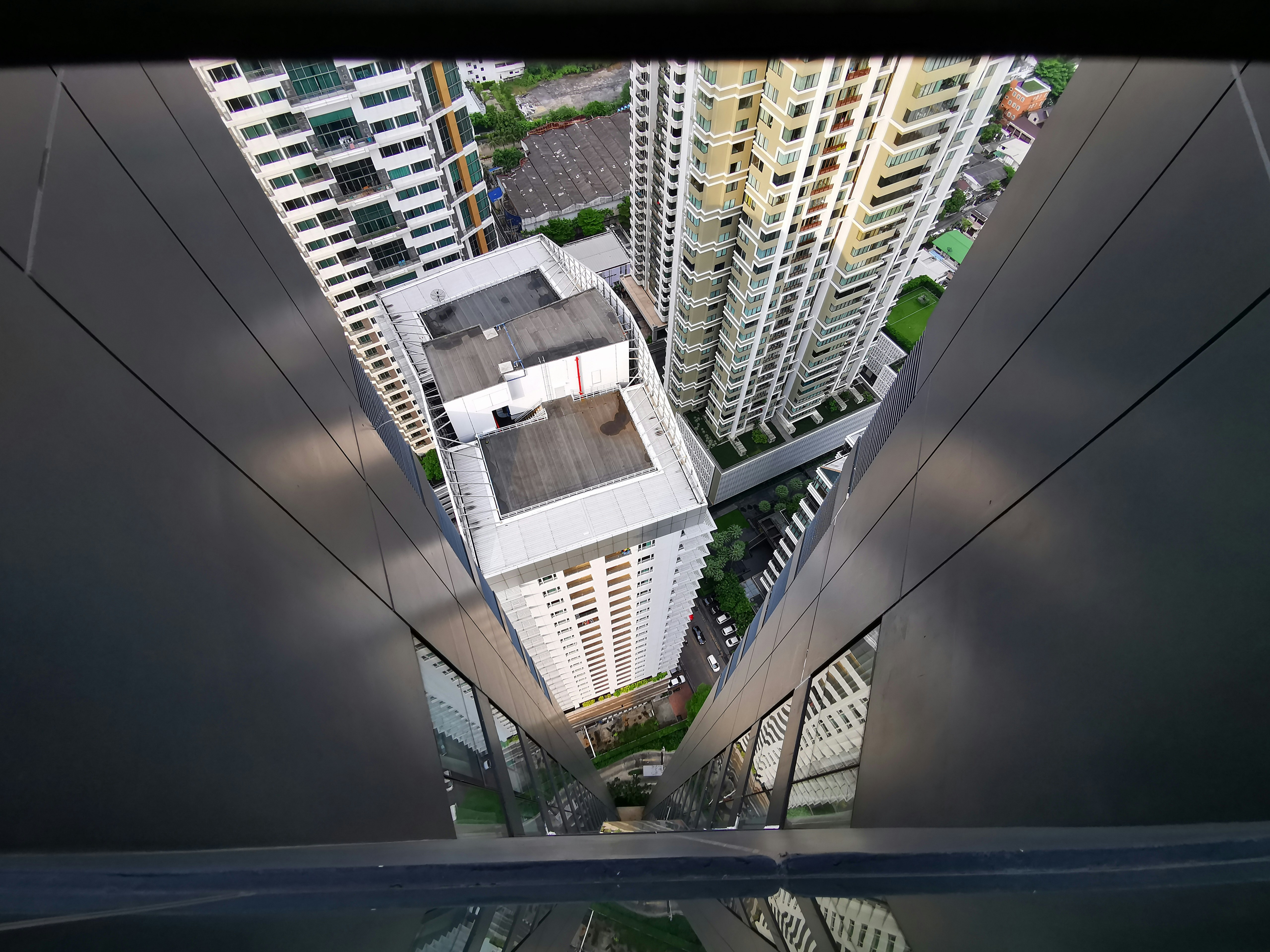 Falling view, Lumpini 24 @ Sukhumvit 24 | aerial view of high-rise building