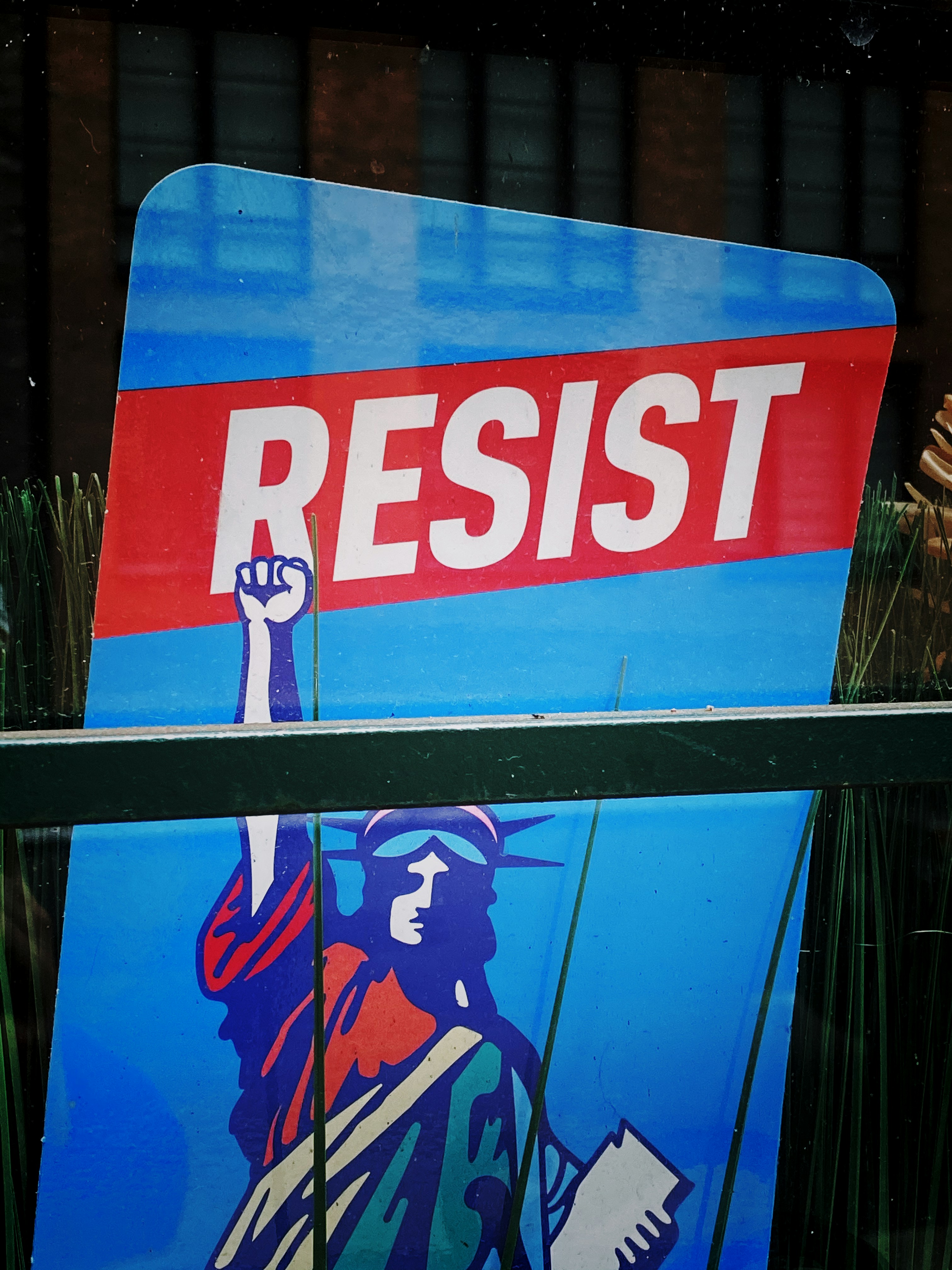 Resist box photo – Free Human Image on Unsplash