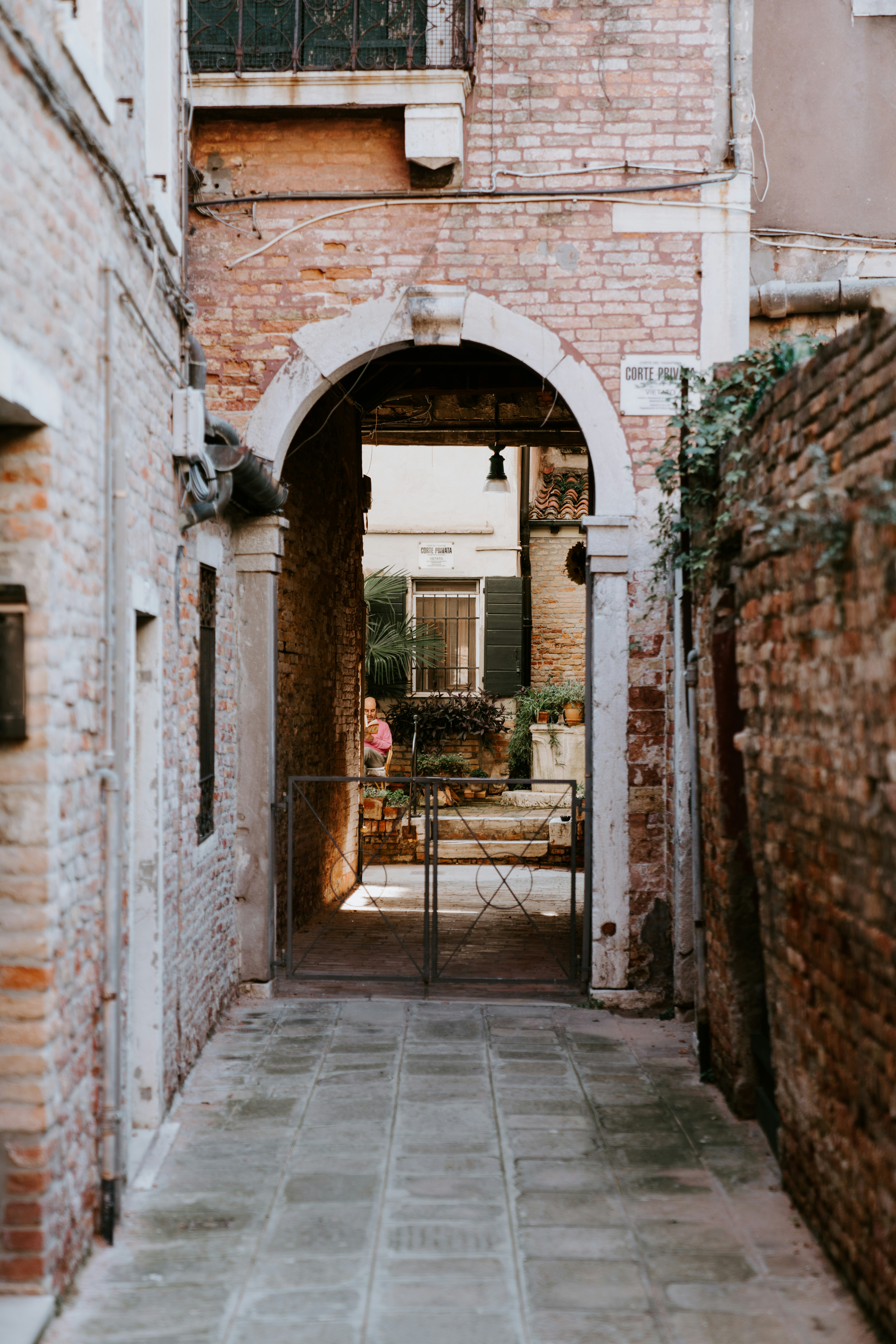 Empty pavement photo – Free Path Image on Unsplash