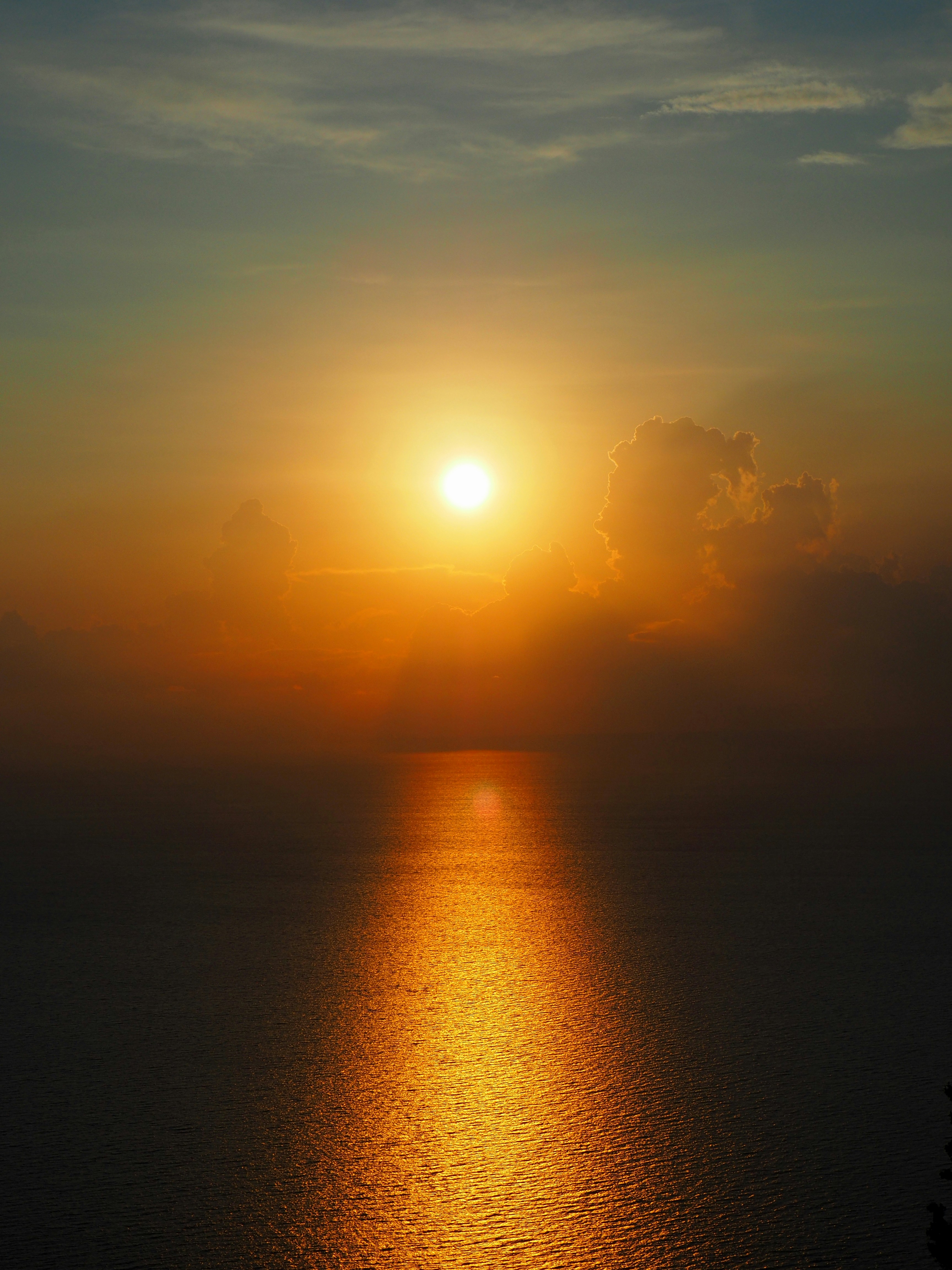 Sun over water photo – Free Sky Image on Unsplash
