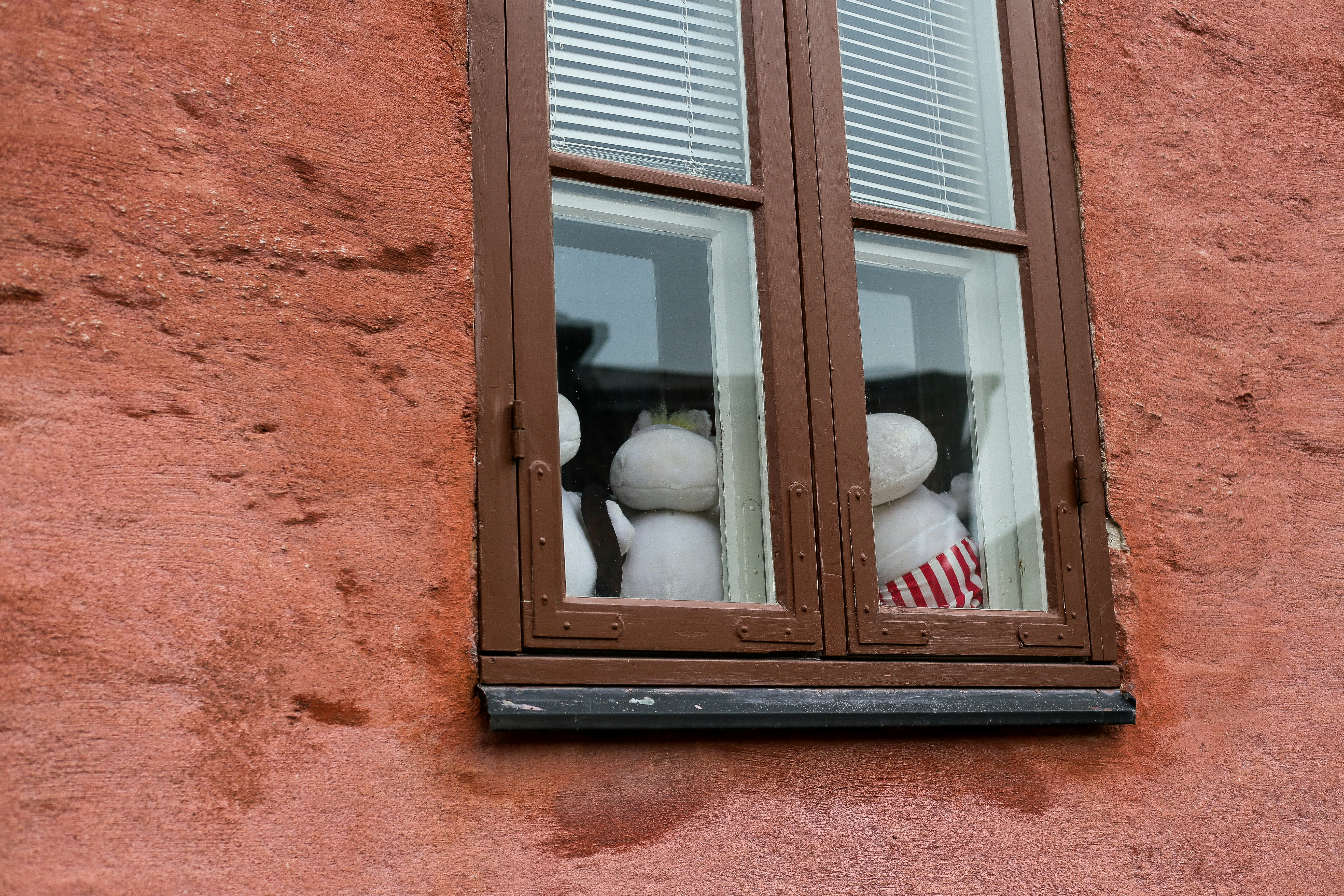 Brown wooden glass panel window photo – Free Home decor Image on Unsplash