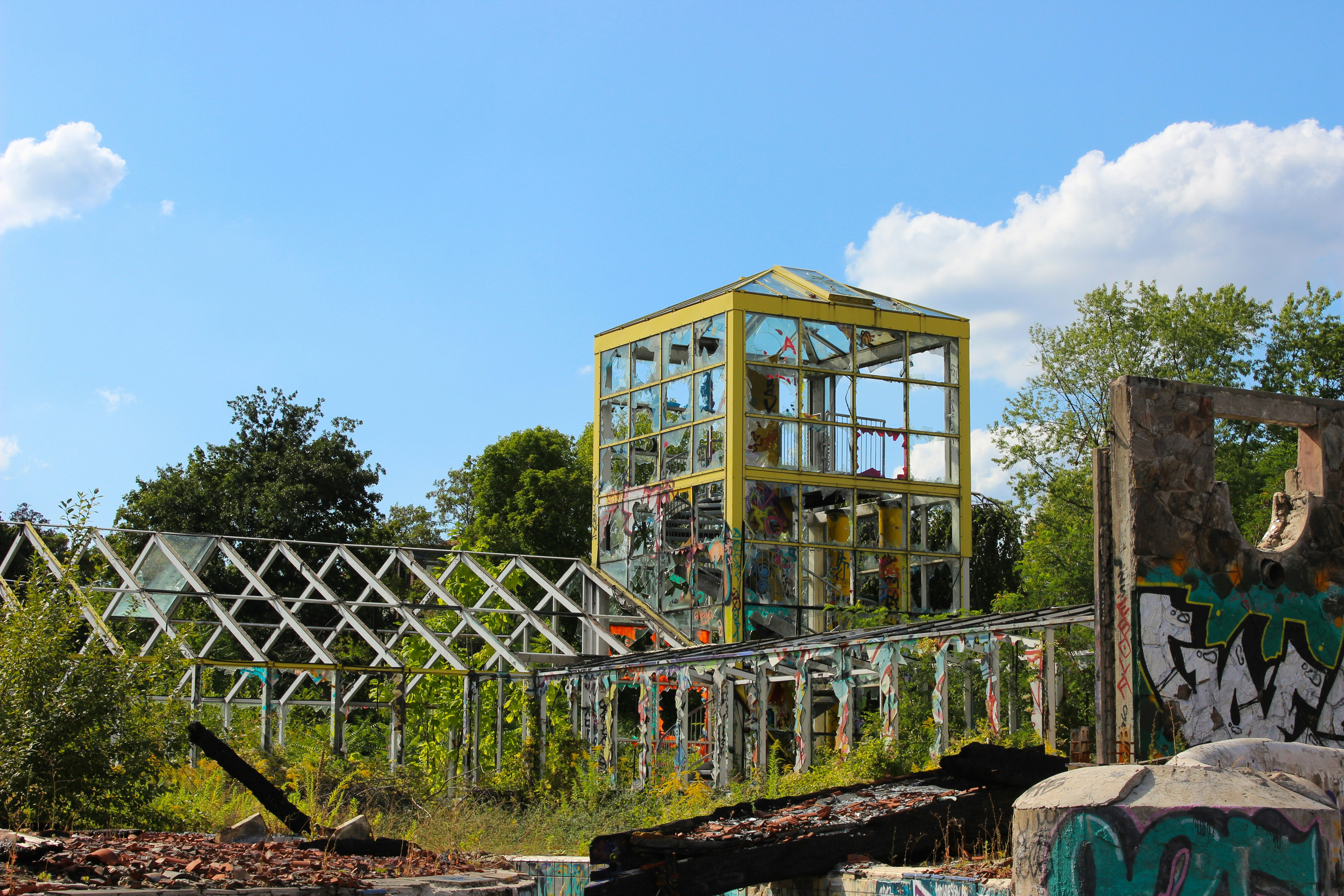 Yellow metal frame photo – Free Germany Image on Unsplash