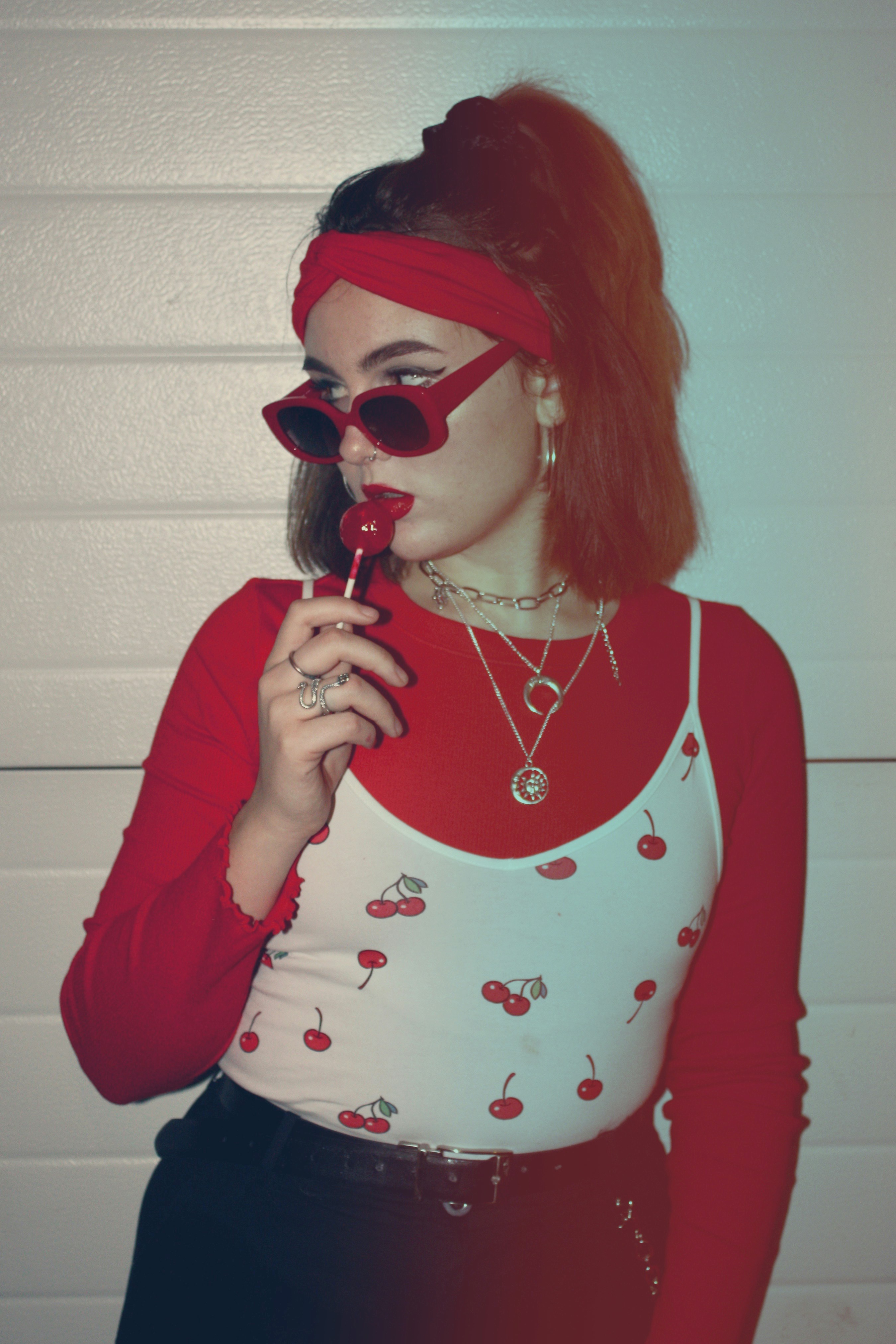 フォーカス写真の女性の写真 – Unsplashの女の子の無料画像