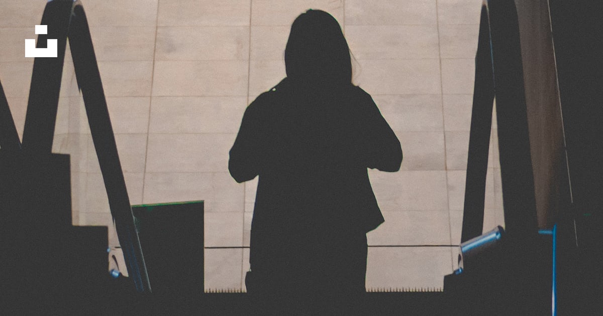 Foto Fotografía De La Silueta De La Persona De Pie En La Escalera