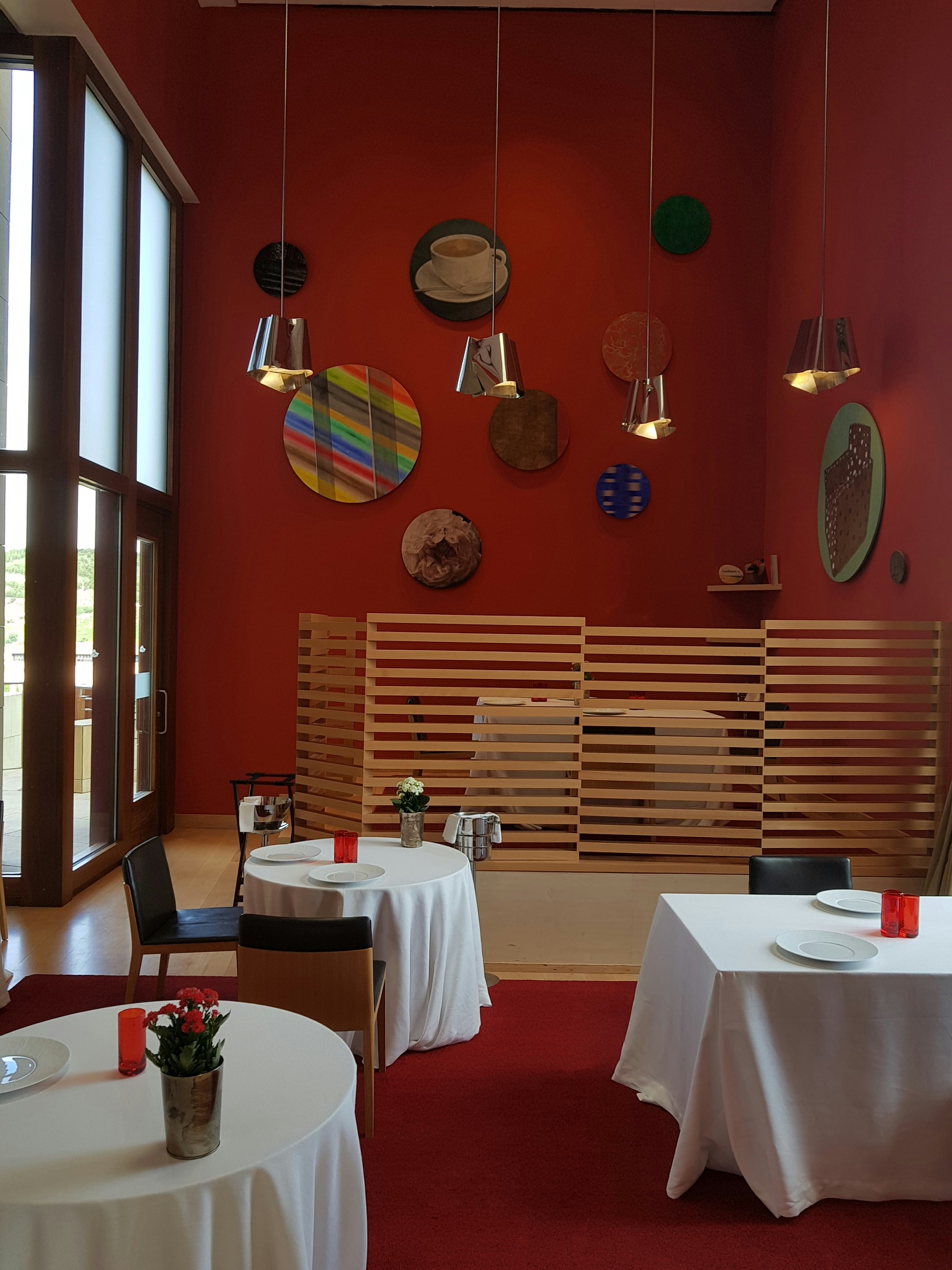 A restaurant with a red wall and white tablecloths photo – Free Food ...