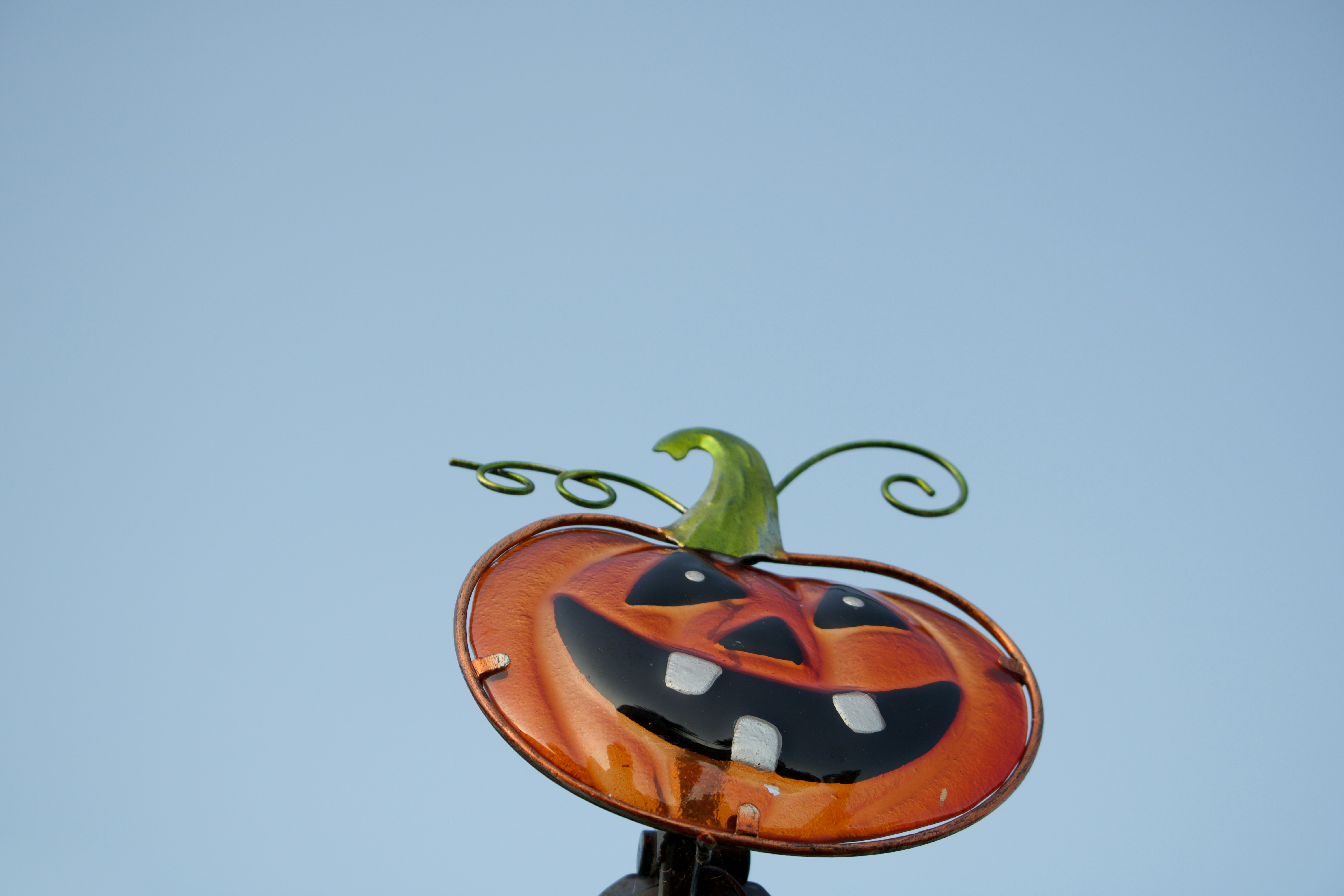 Clip-on Jack-o'-Lantern Sign Reaching Toward the Sky