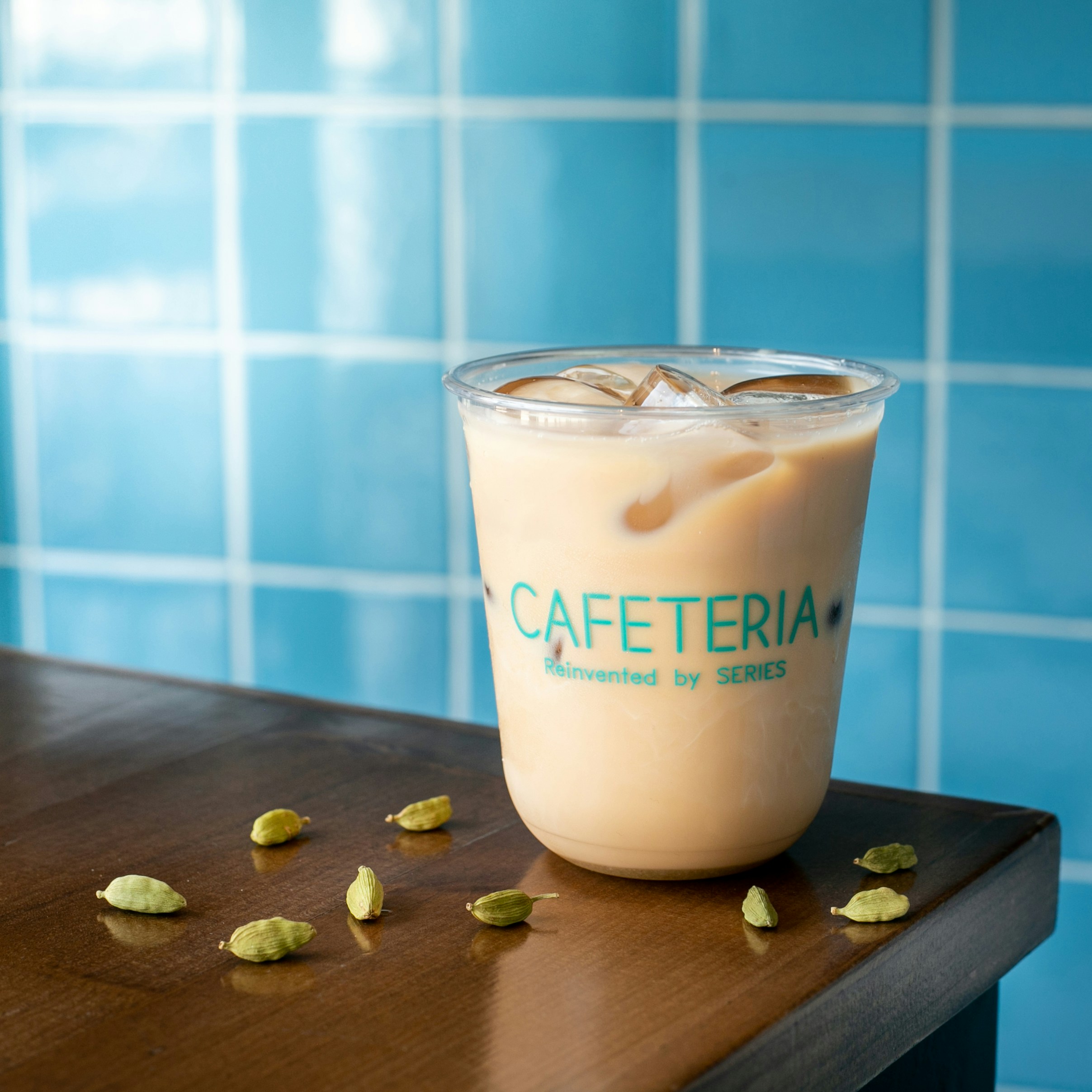 Cafeteria drink on wooden surface photo – Free Plant Image on Unsplash