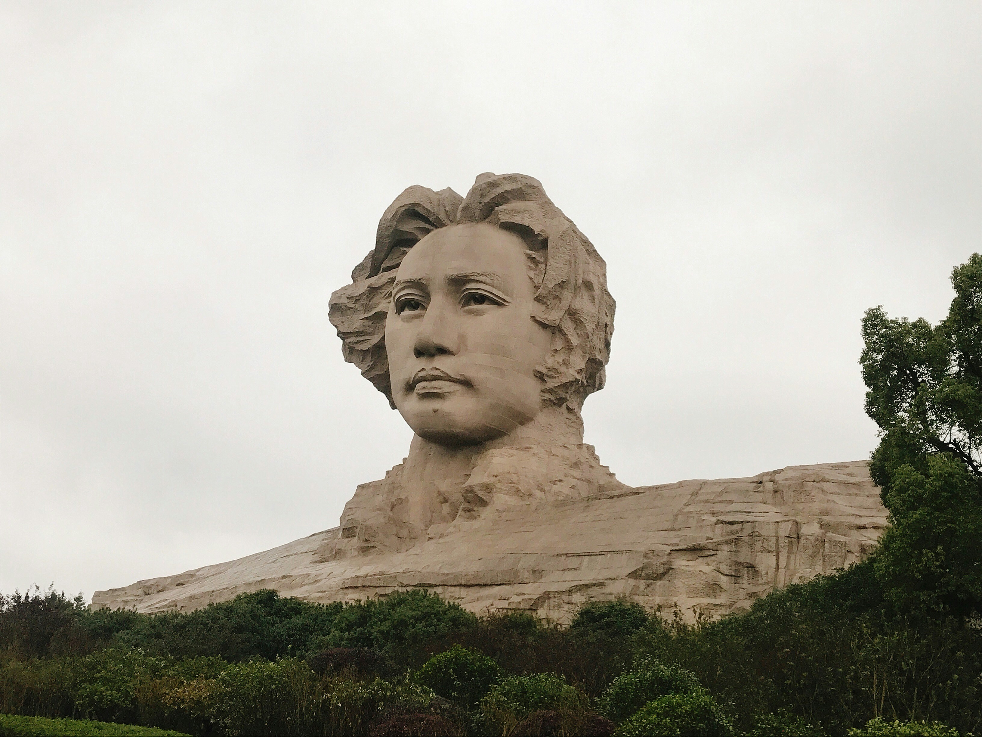 Stone Echoes: The Mount Rushmore Head Rising from the Green