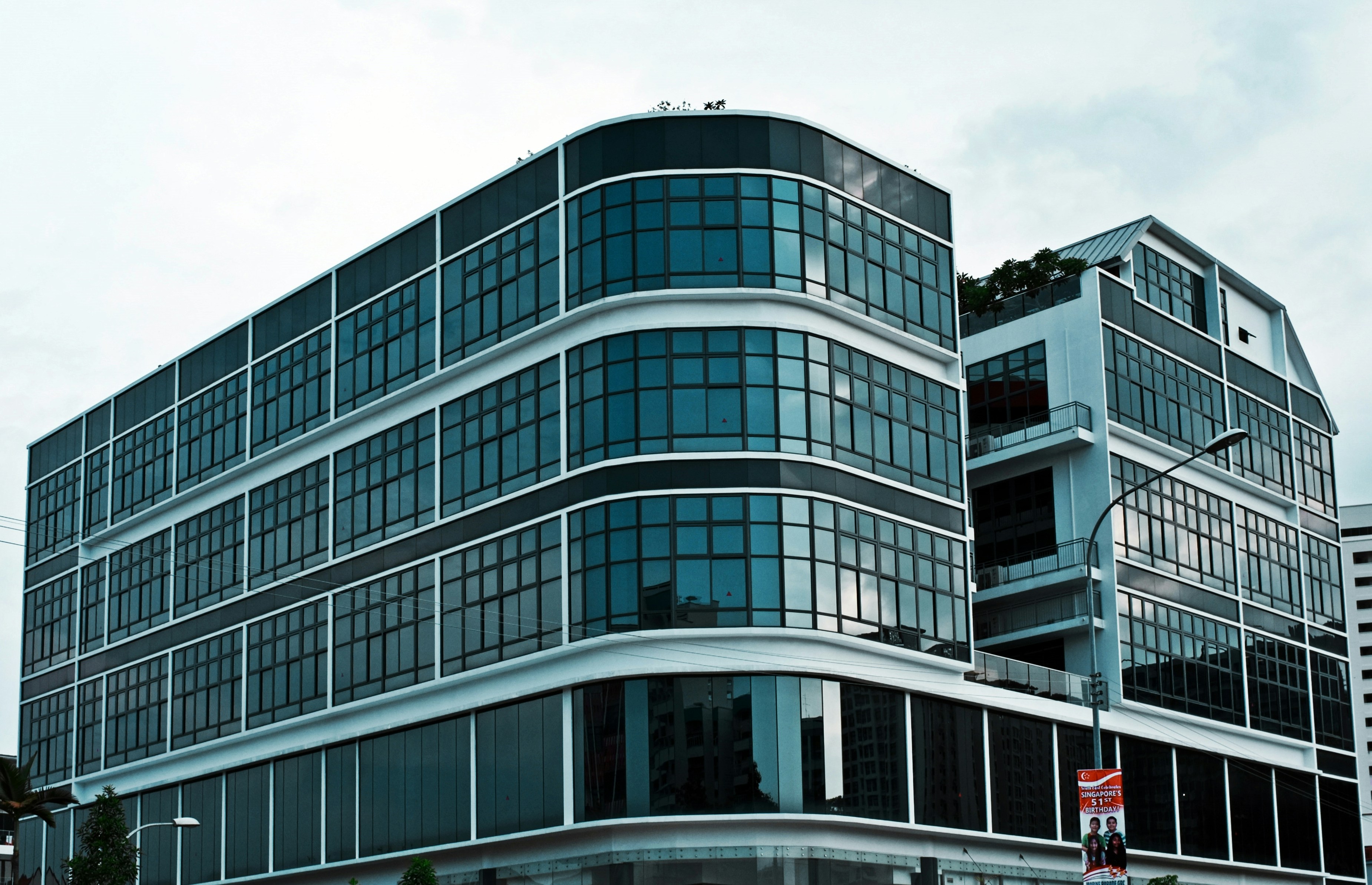 Curtain-wall building photo – Free Grey Image on Unsplash