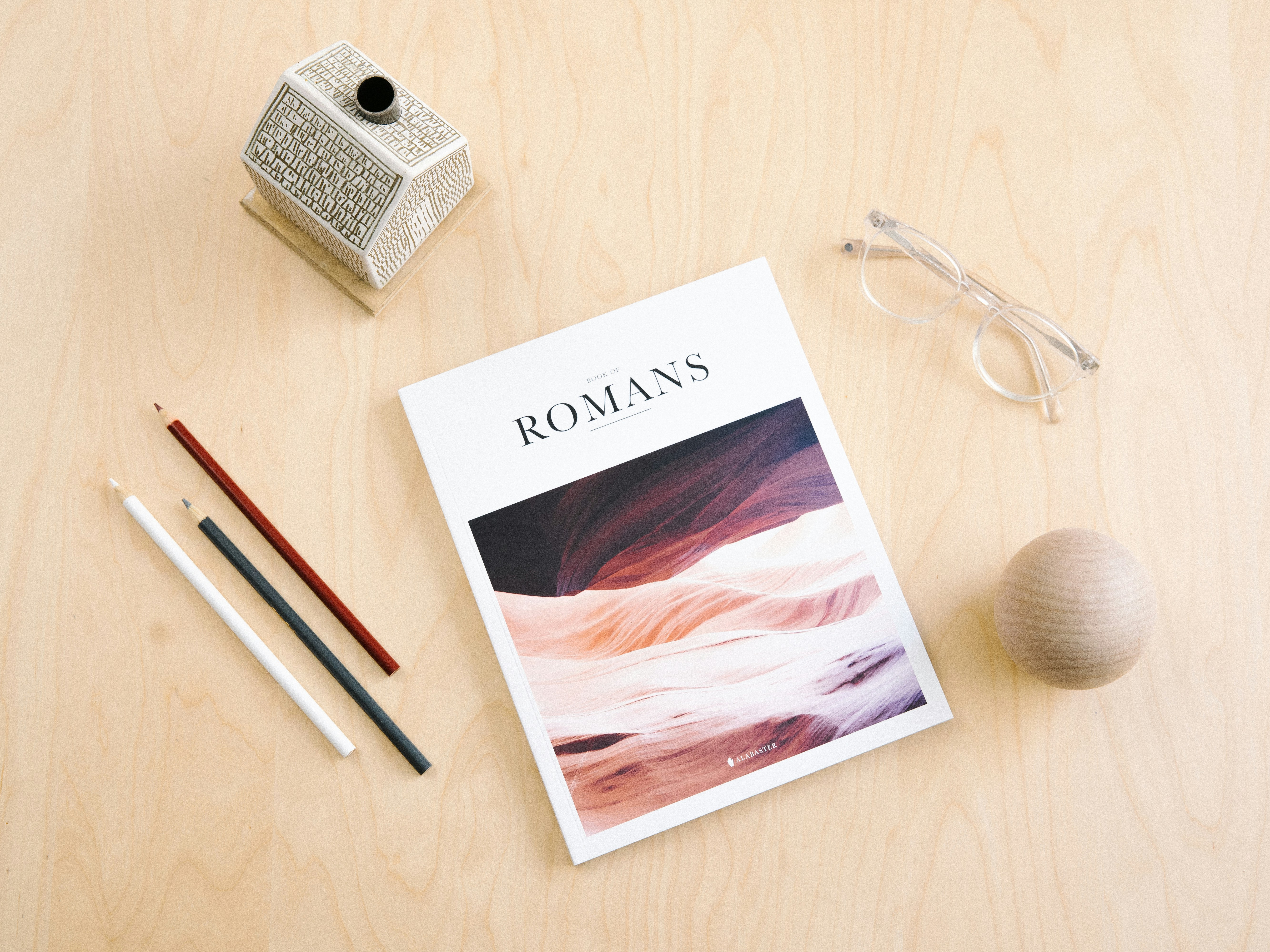 Book Table Pictures | Download Free Images on Unsplash