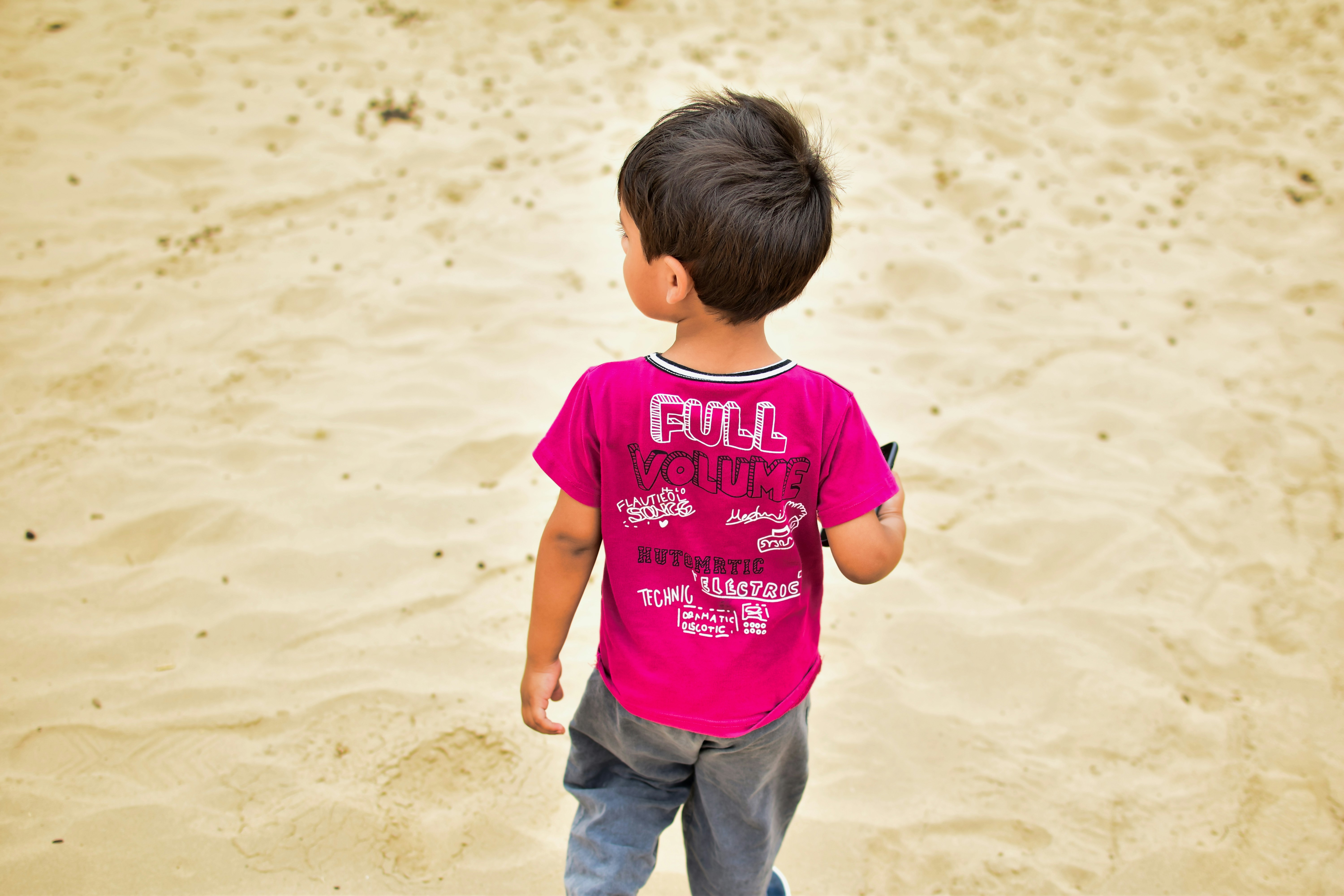 Boy standing on focus photography photo – Free Outdoors Image on Unsplash
