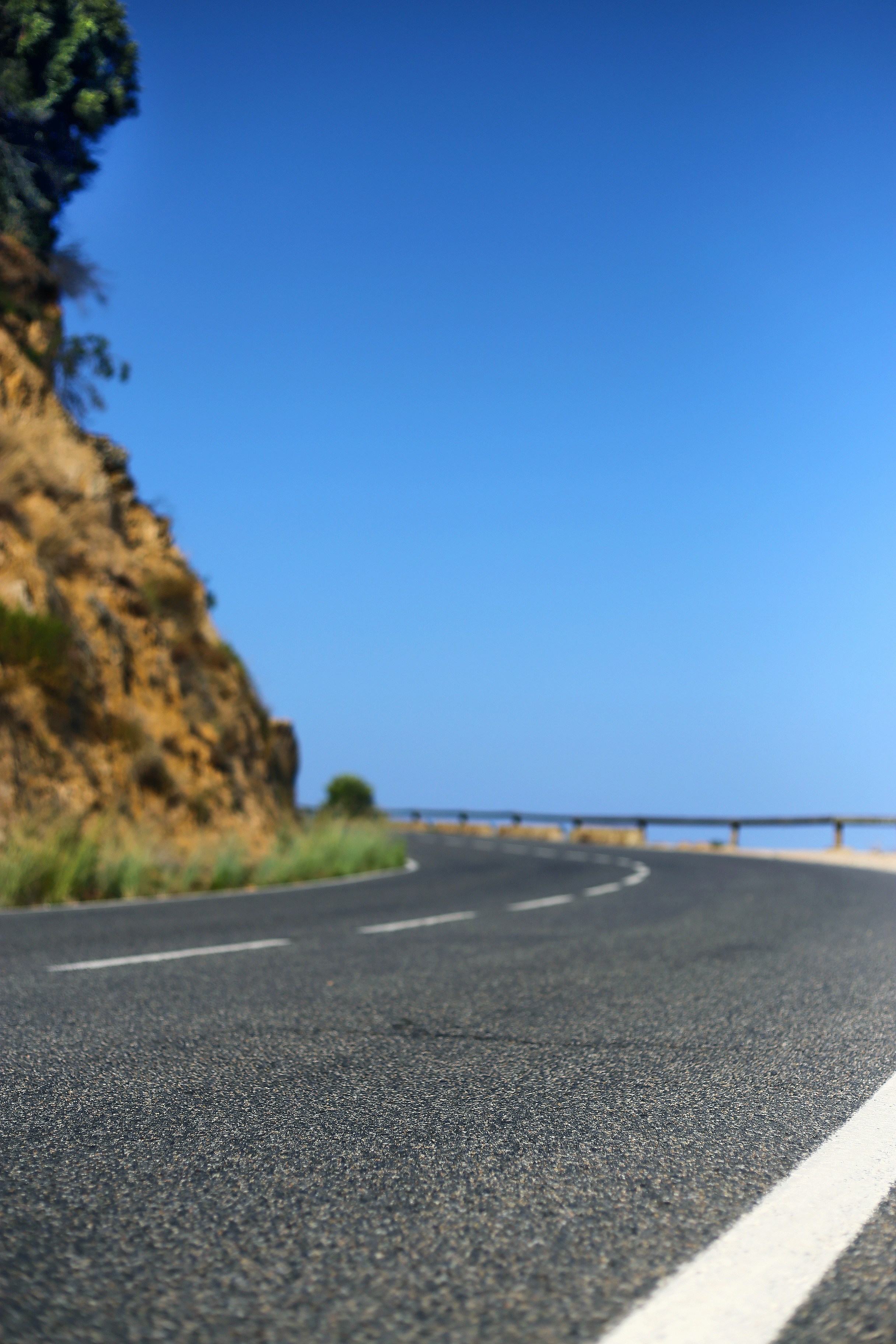 A street sign on the side of a road photo – Free Blue Image on Unsplash