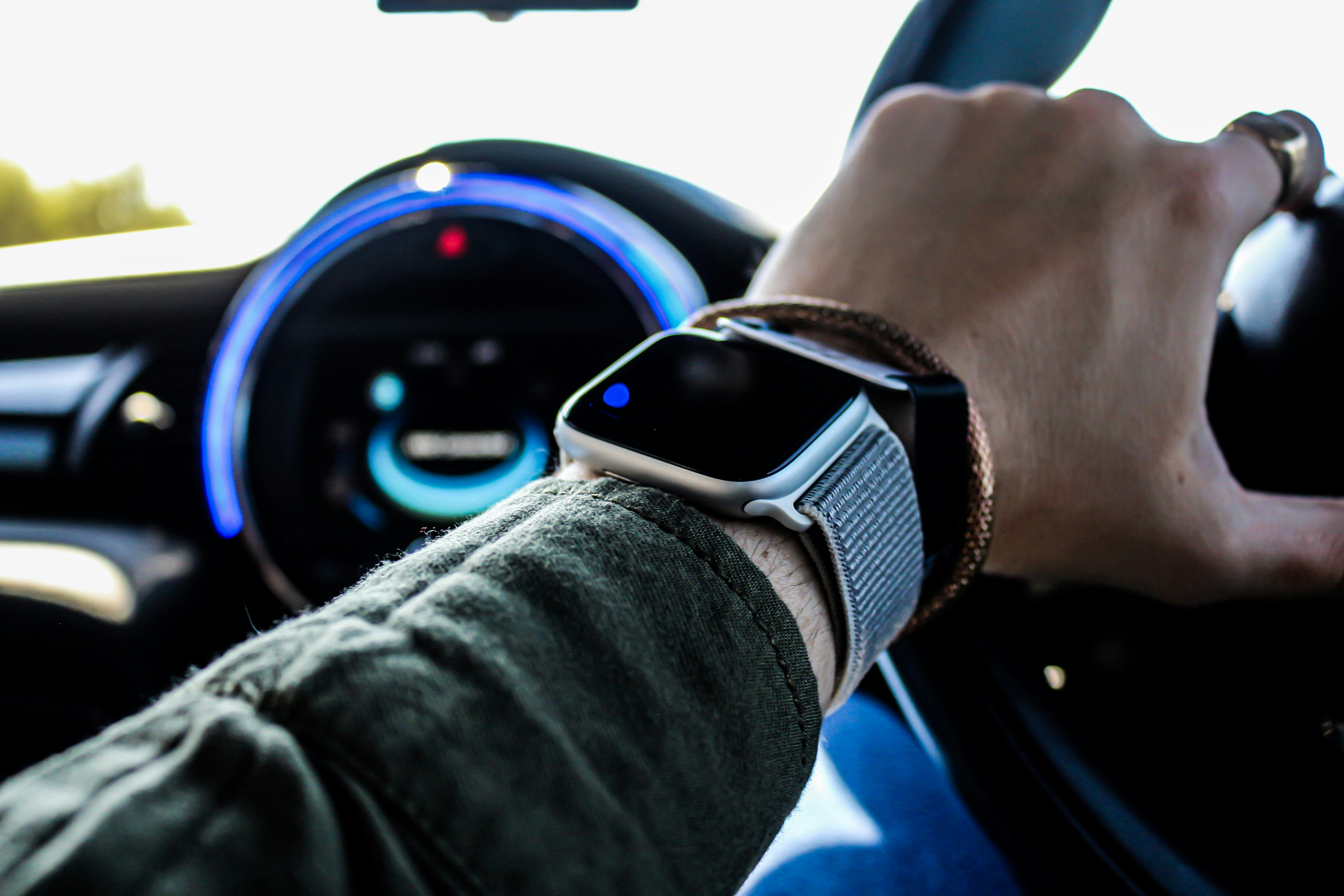 Person wearing smartwatch photo – Free Person Image on Unsplash