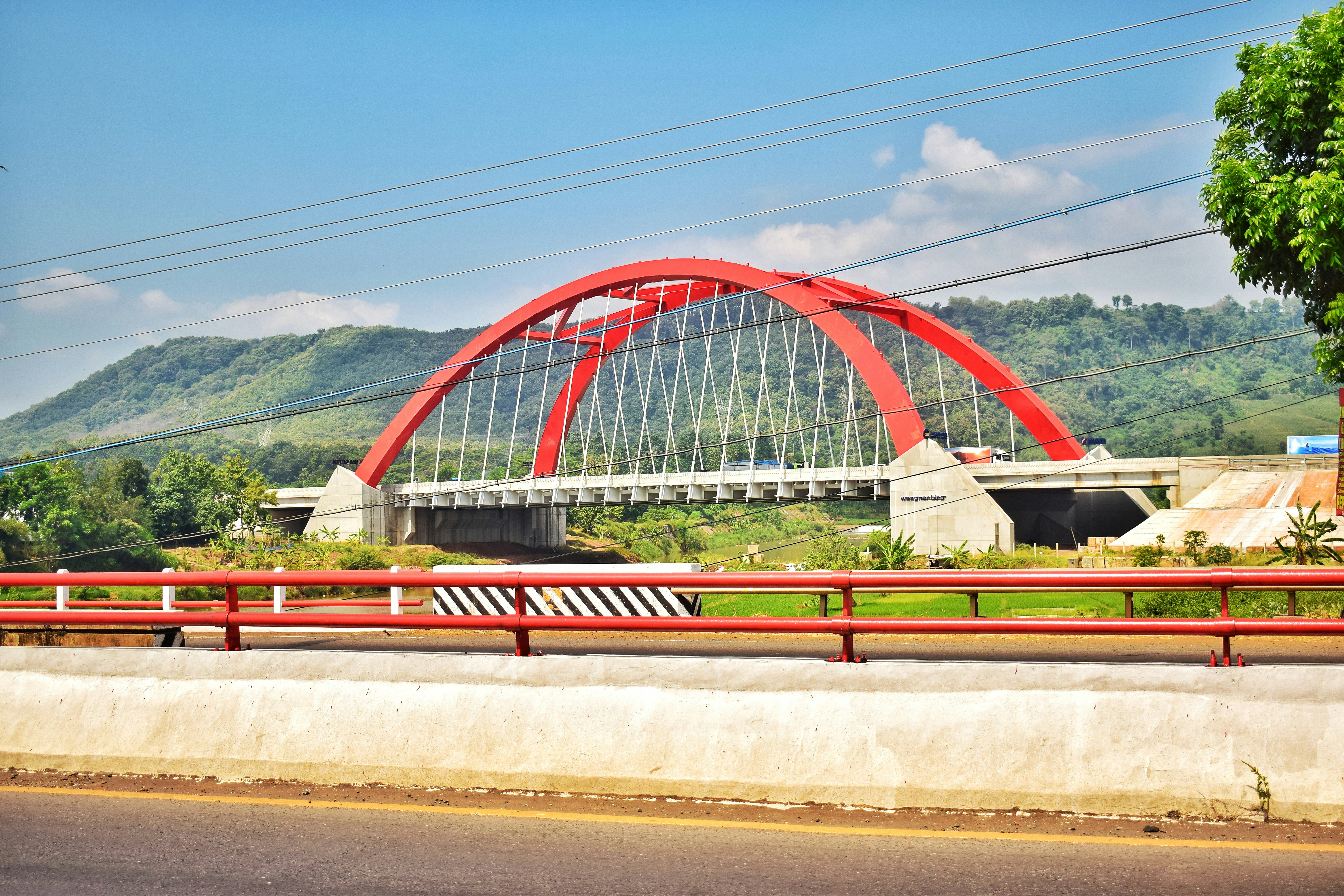 Red and gray bridge photo – Free Architecture Image on Unsplash