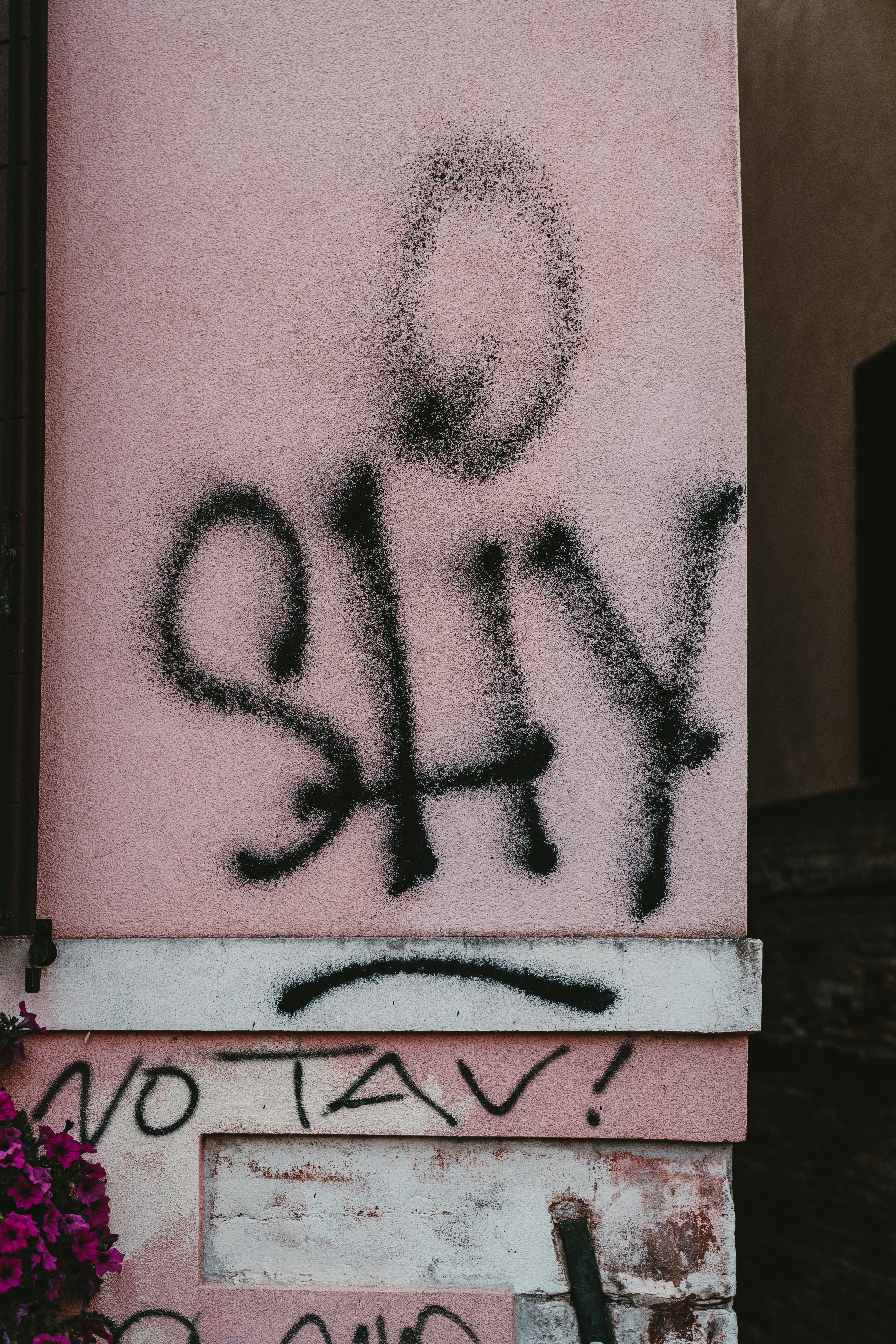 Black shy text illustration photo – Free Grey Image on Unsplash