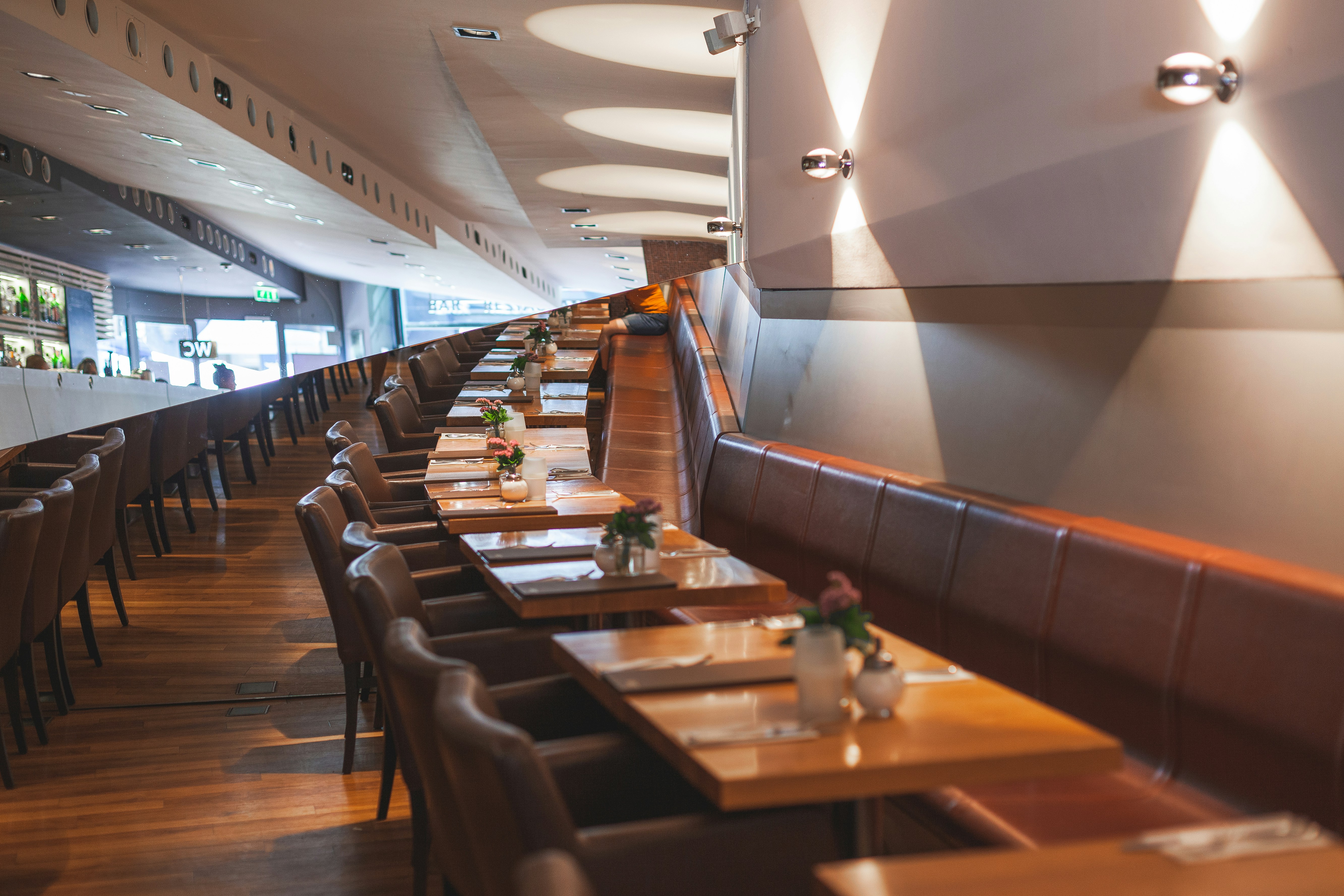 Large restaurant tables: Your 4 Perfect Choices — The Restaurant Warehouse