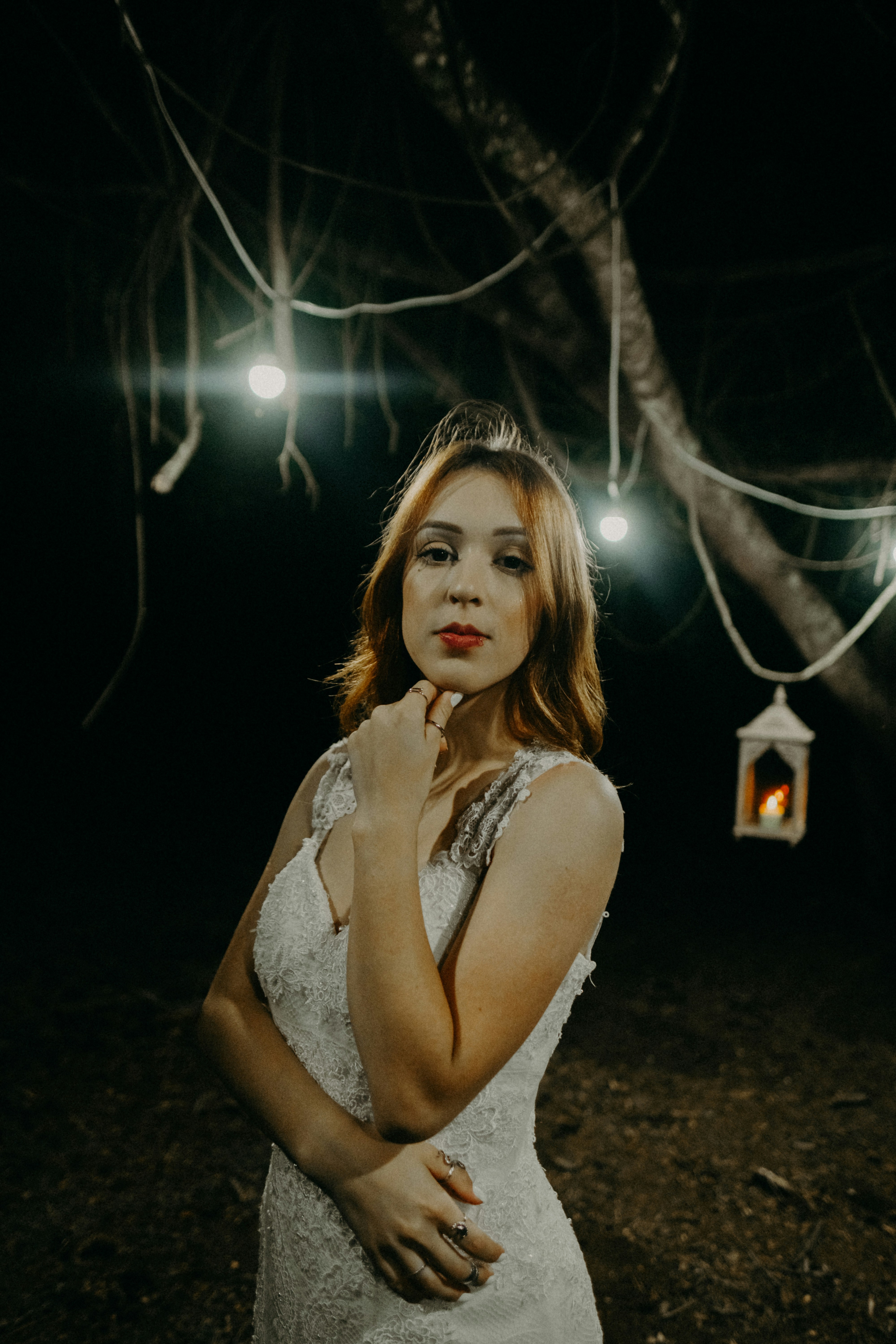 Vestido blanco sin mangas para mujer foto – Imagen de Contratado gratuita en Unsplash