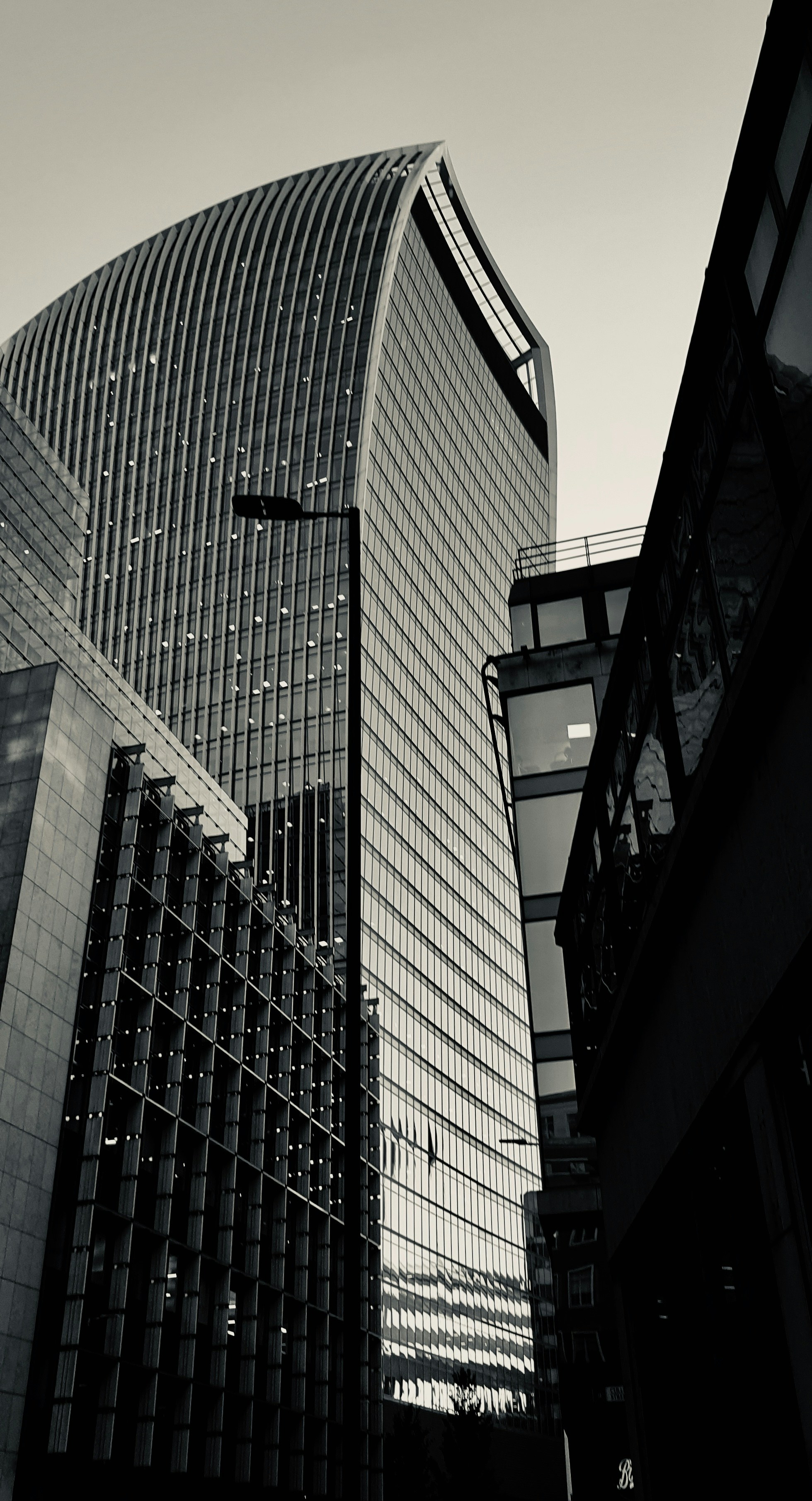Curtain wall high-rise building photo – Free London Image on Unsplash